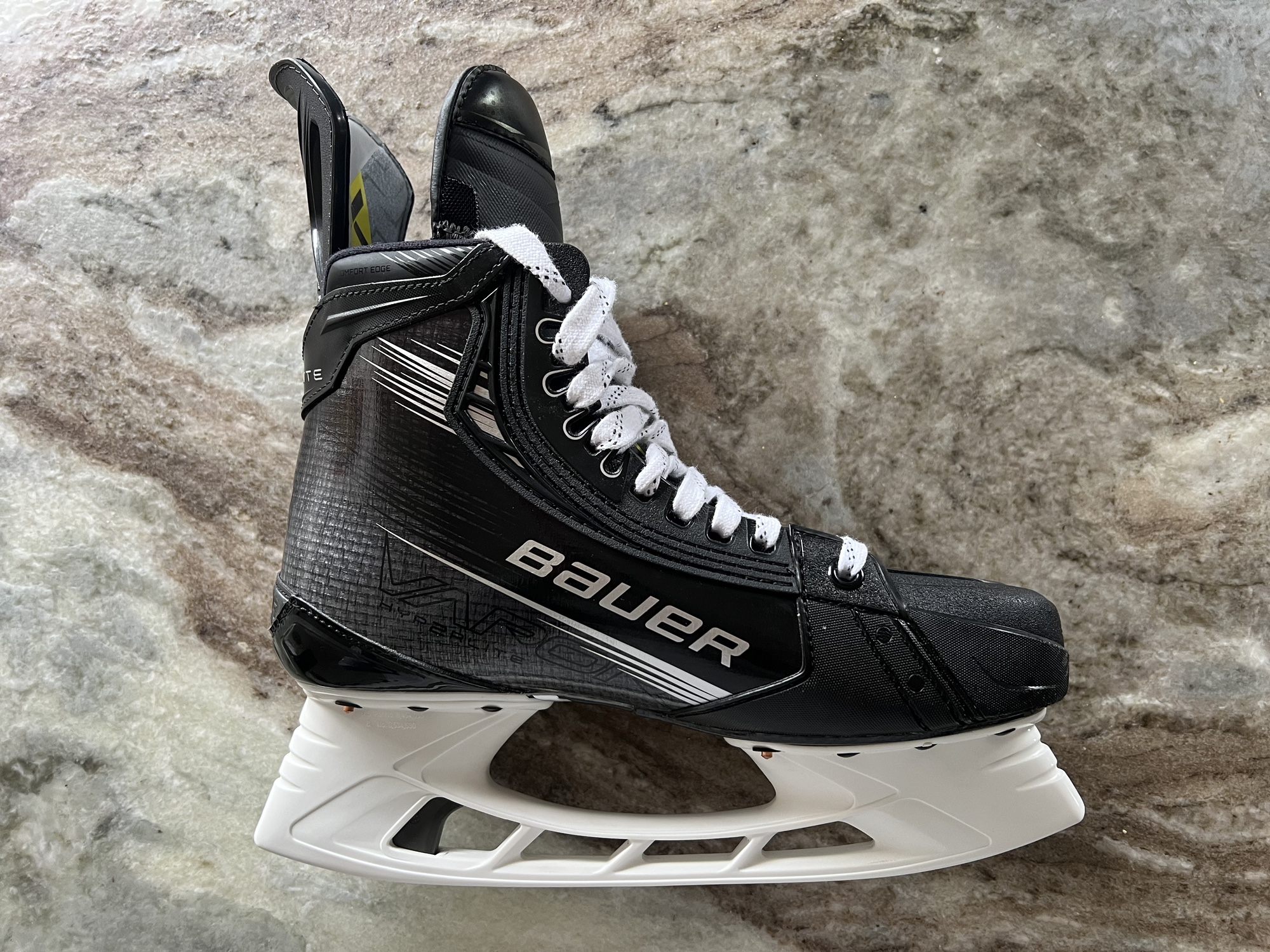 Bauer Vapor HyperLite 2 Skates Size 7 with 272 Holders | SidelineSwap