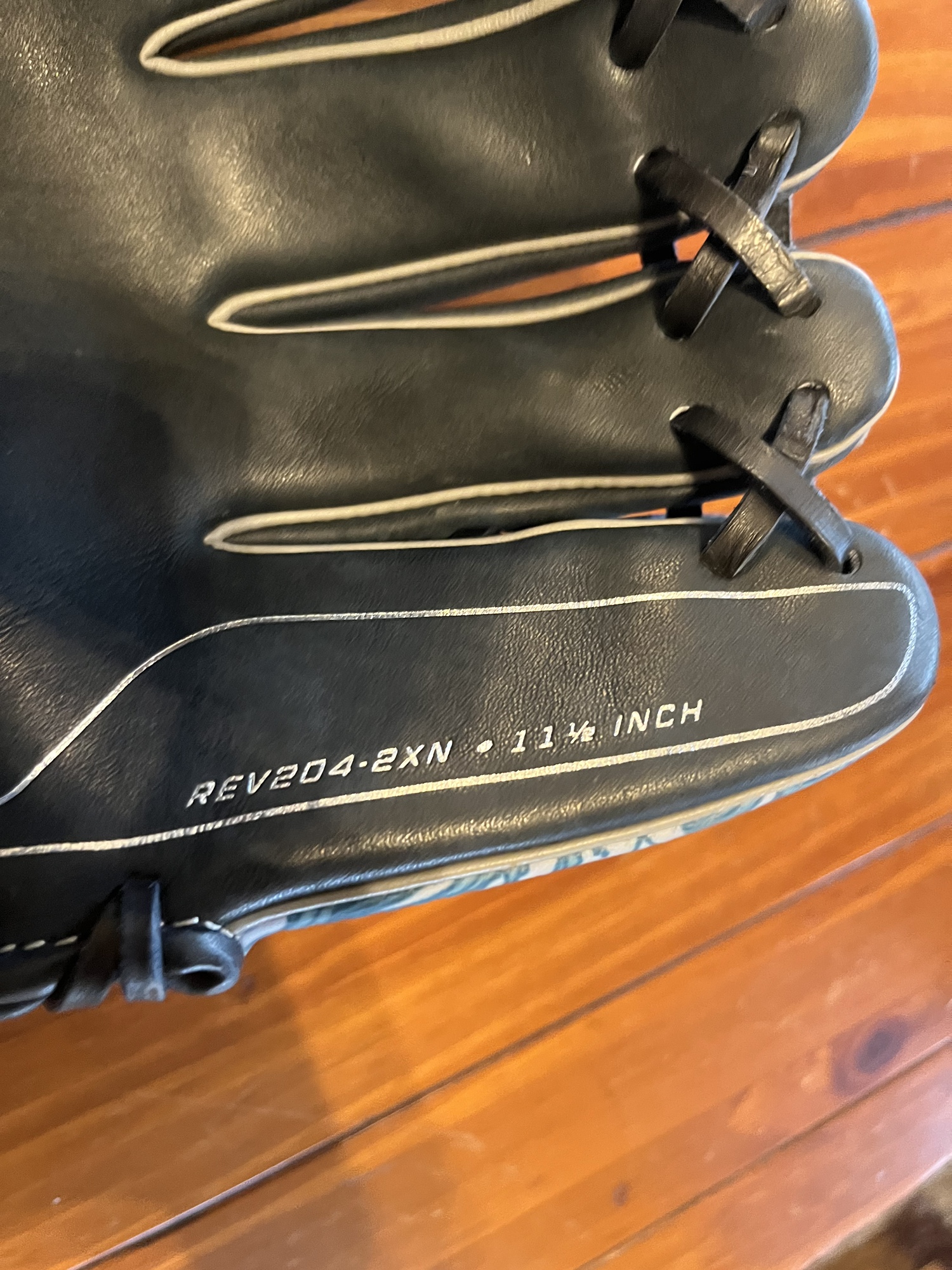 New Infield 11.5" REV1X Baseball Glove | SidelineSwap