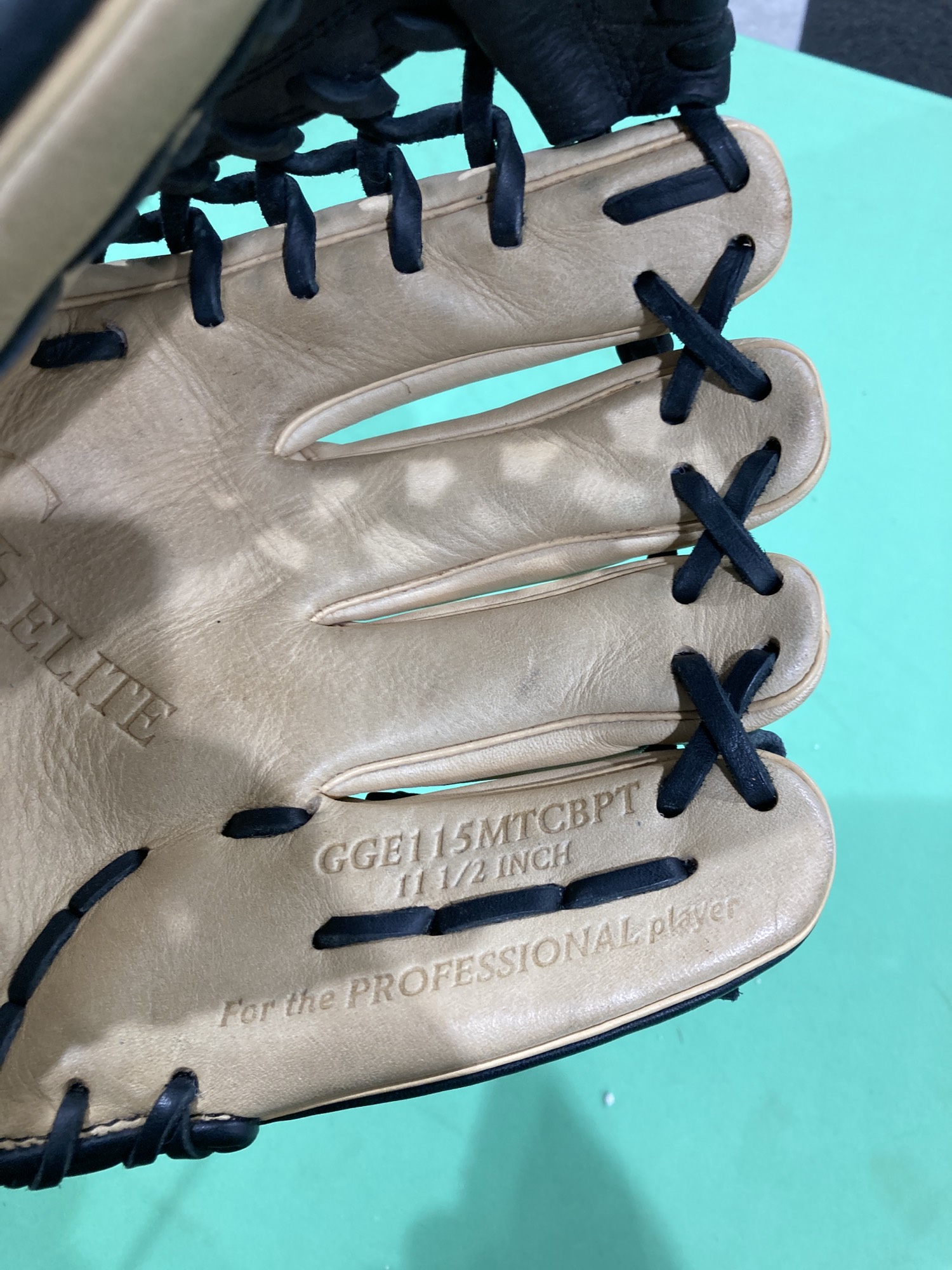 Brown Used Rawlings Gold Glove Elite Right Hand Throw Baseball Glove 11.5" | SidelineSwap