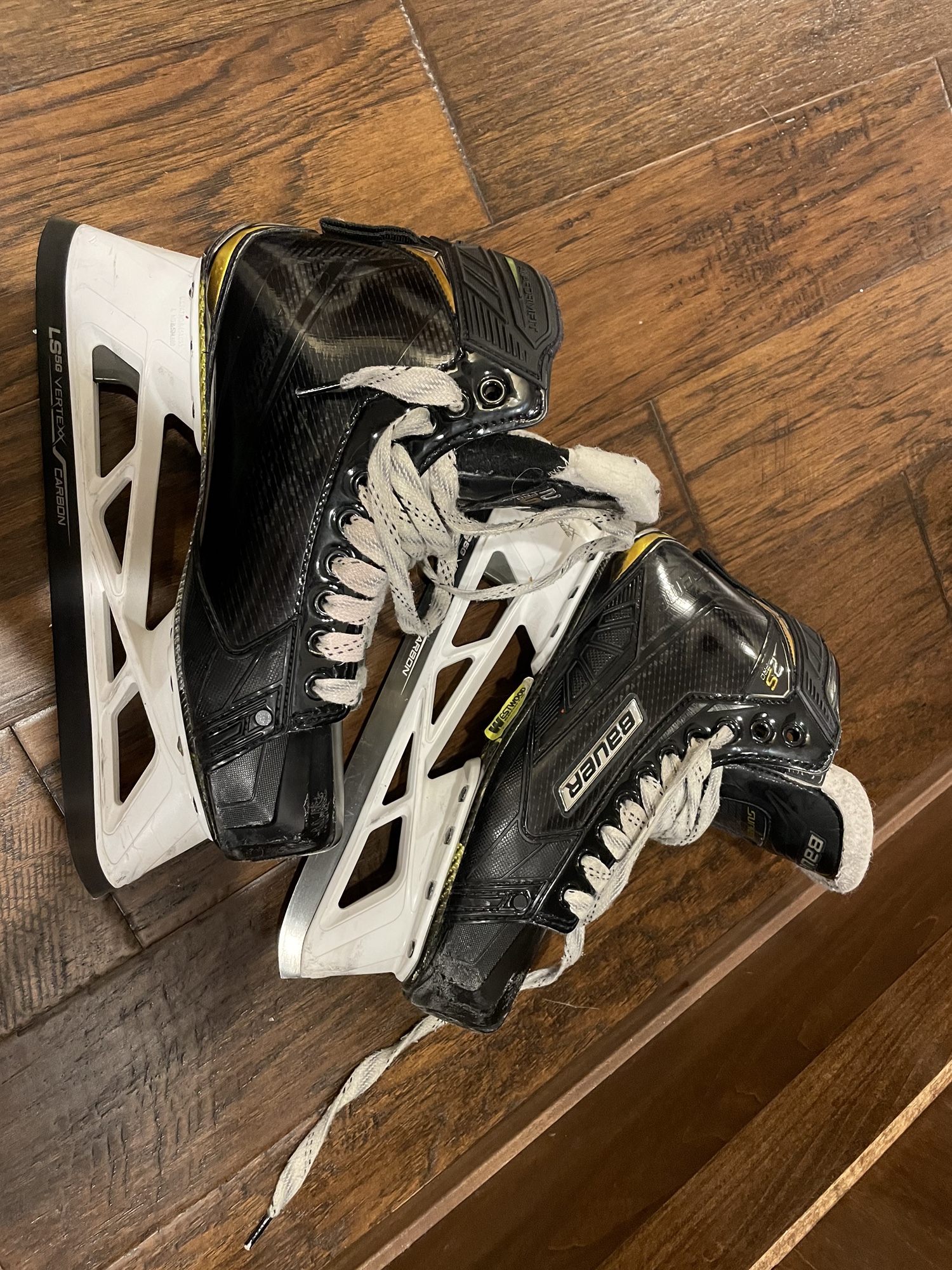 Used Bauer Extra Wide Width 8 Supreme 2S Pro Hockey Skates | SidelineSwap