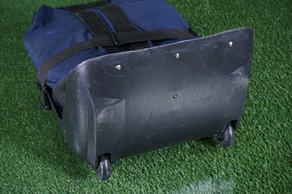 THE ORIGINAL LARGE CLUB GLOVE GOLF BURST PROOF ROLLING WHEELS TRAVEL ...