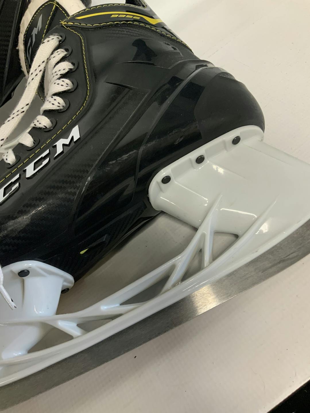 Used Ccm Super Tacks 9352 Senior 11 Ice Hockey Skates | SidelineSwap