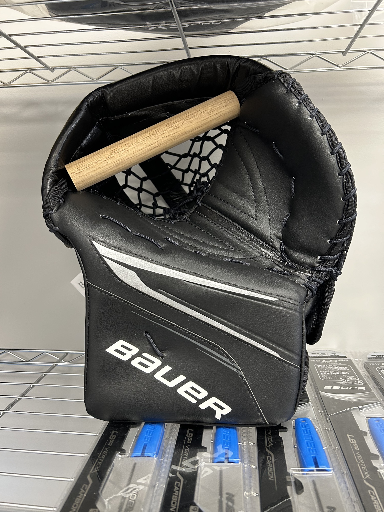 Bauer Vapor X5 Pro Int. goalie glove *ships Broken In | SidelineSwap