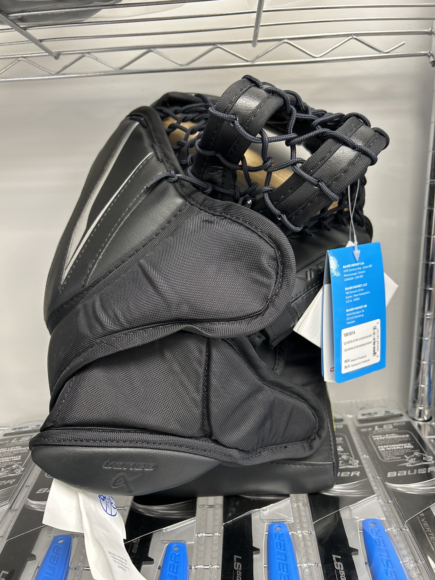 Bauer Vapor X5 Pro Int. goalie glove *ships Broken In | SidelineSwap