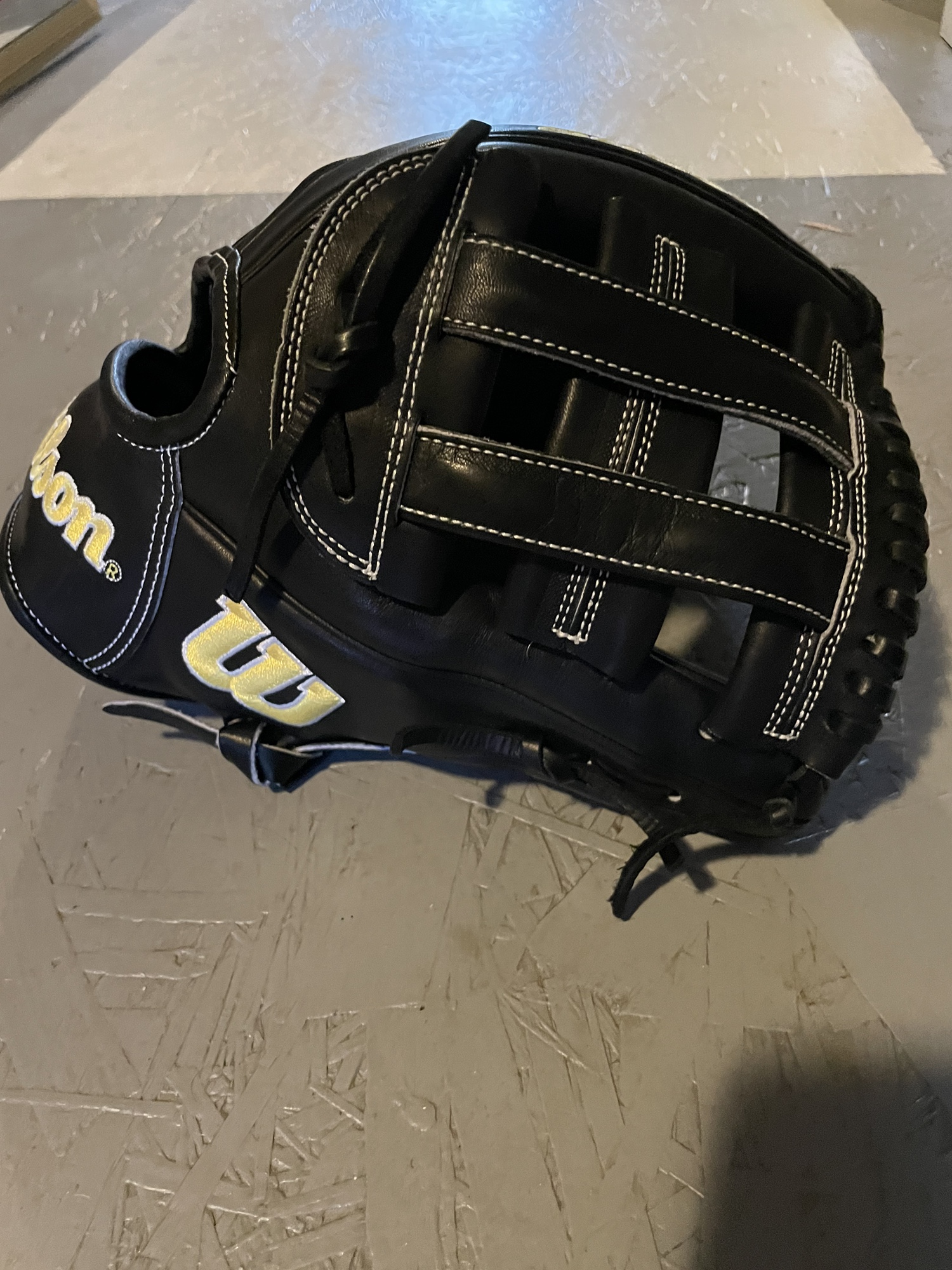 Wilson A2000 11.5” Infield Baseball Glove Excellent | SidelineSwap