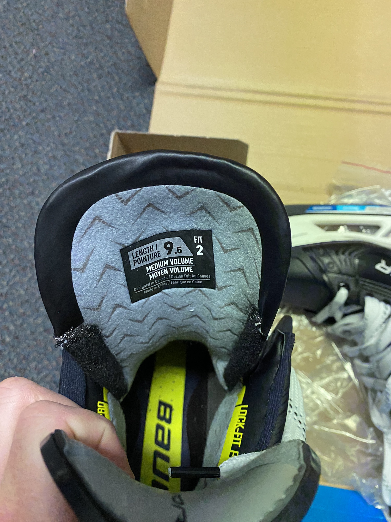 New Bauer 9.5 Vapor Hyperlite 2 Hockey Skates & FLY TI Steel | SidelineSwap