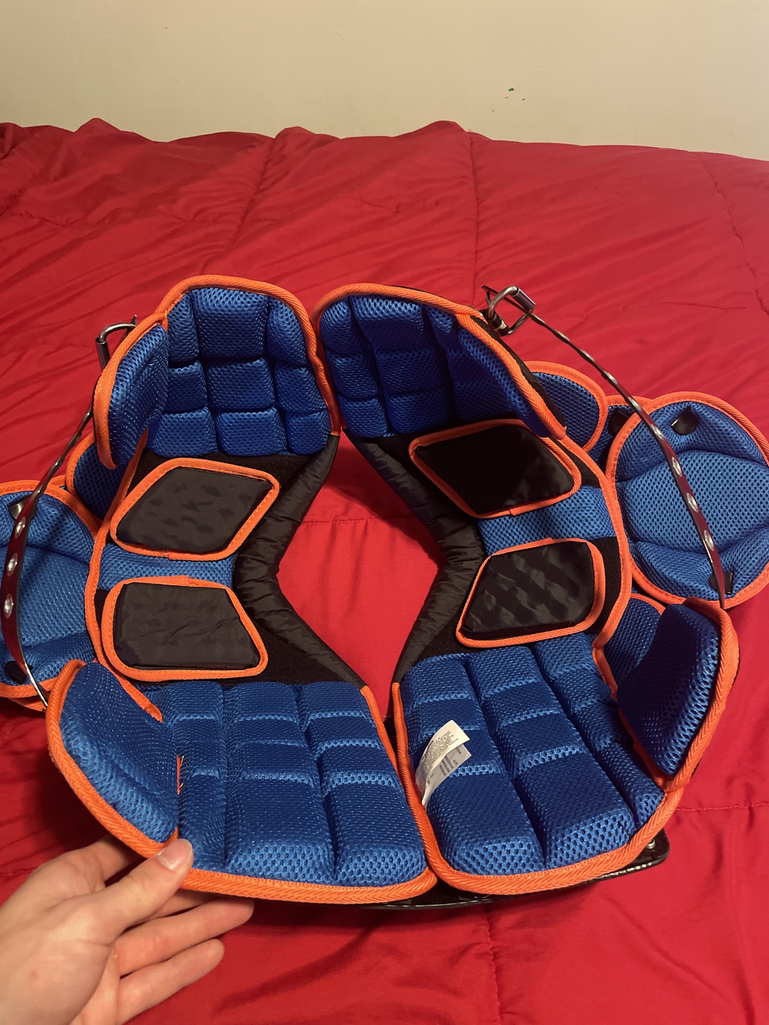 schutt si 4100 adult small QB- Wr shoulder pads | SidelineSwap