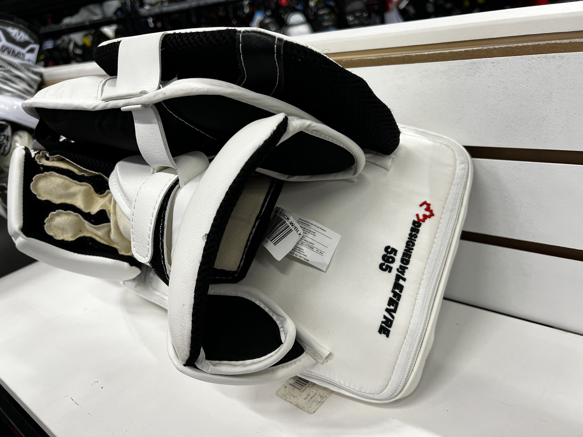 New True Catalyst 9X3 Senior Glove/Blocker Set Regular | SidelineSwap