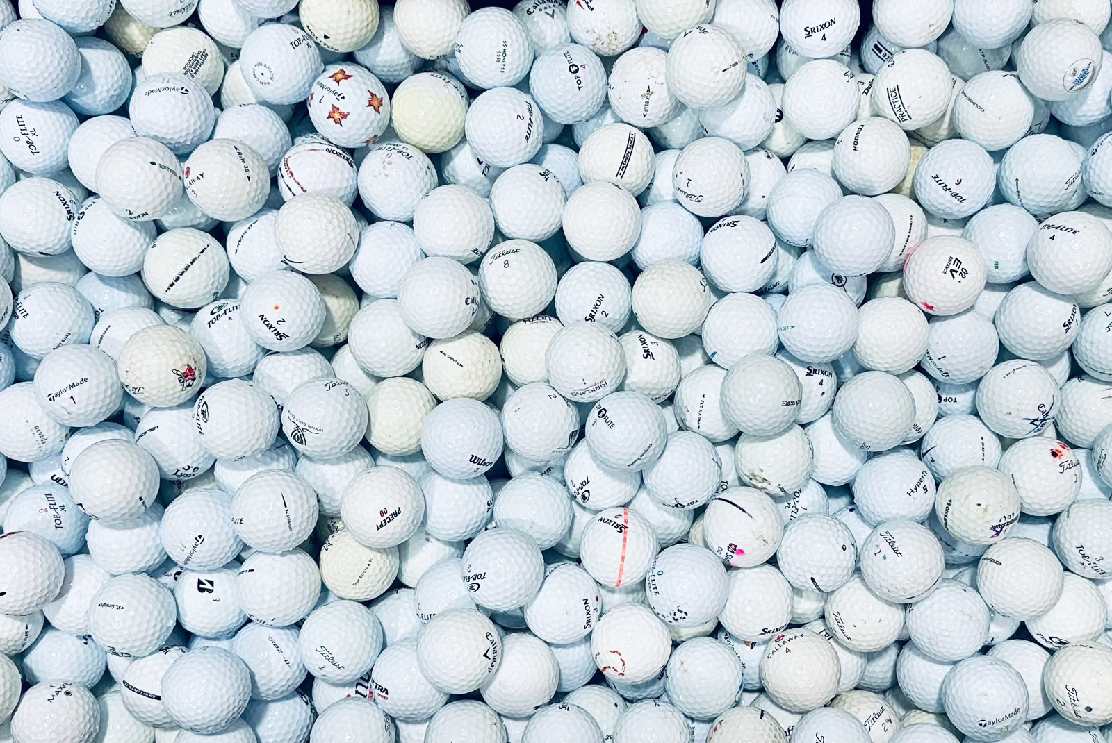 LOT OF 50 GOLF BALLS MIXED BRANDS & GRADES TITLEIST, NIKE, CALLAWAY ...