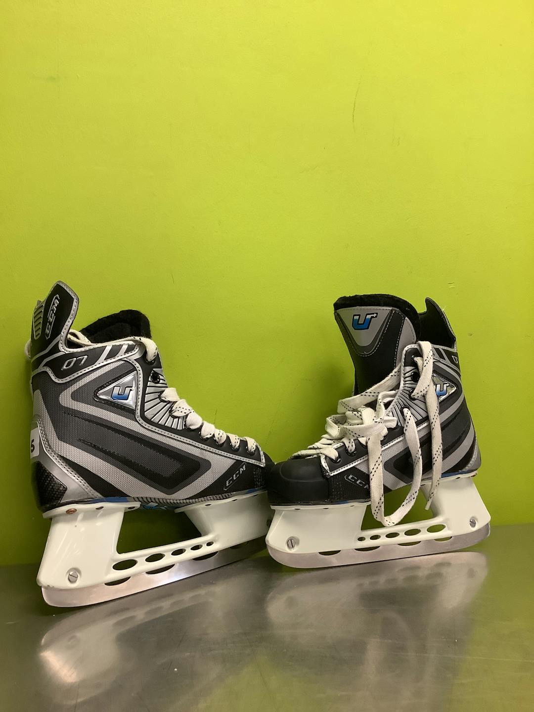 Used Ccm 07 U+ Junior 05 Ice Hockey Skates | SidelineSwap