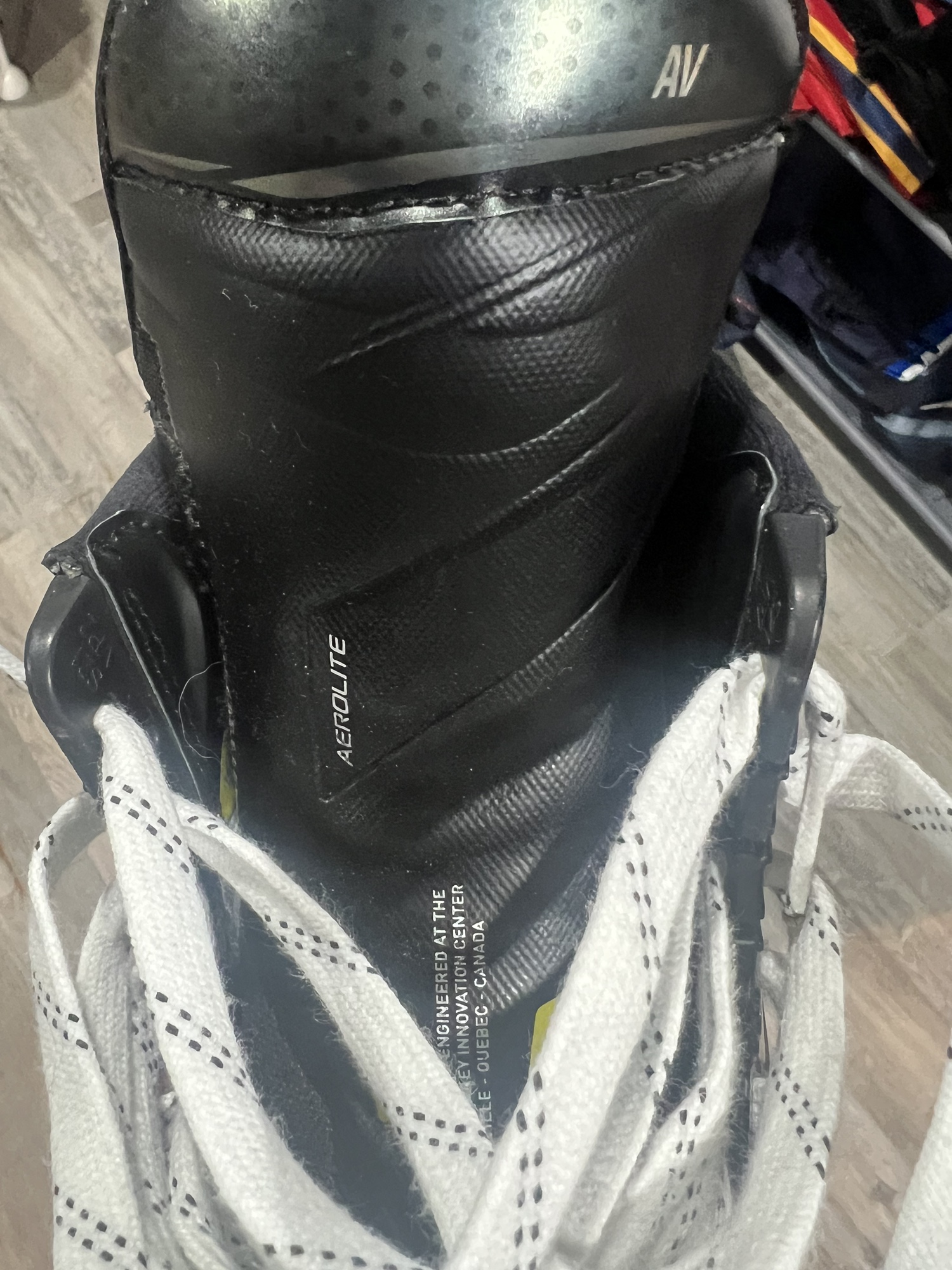 Bauer Vapor HyperLite 2 Skates Size 7 with 272 Holders | SidelineSwap