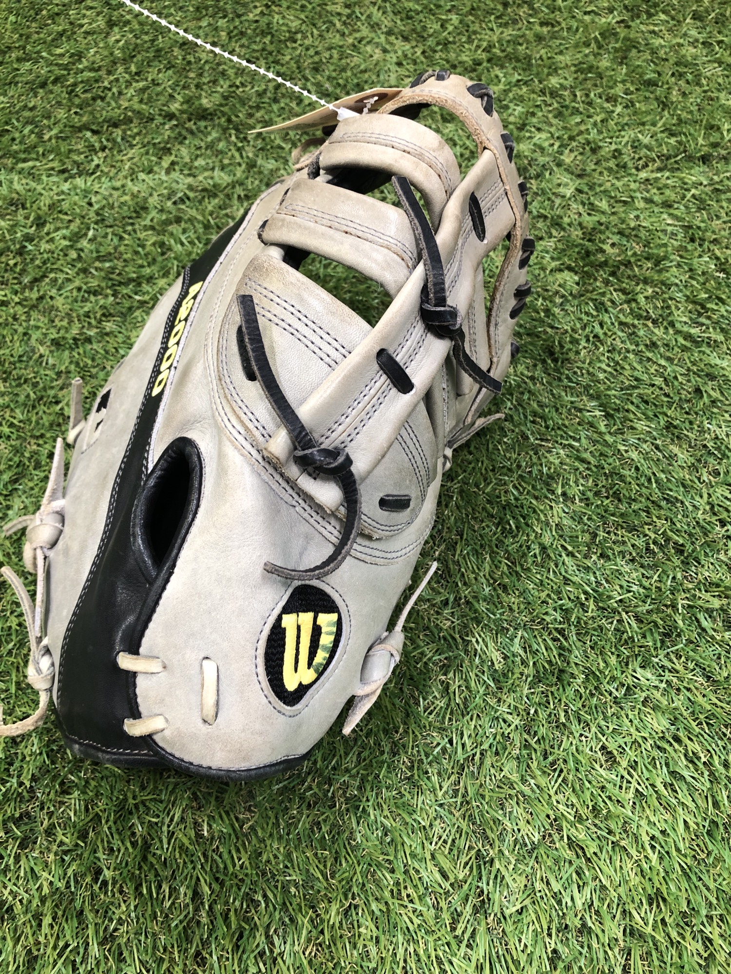 Used Wilson A2000 Right Hand Throw First Base Baseball Glove 12 ...