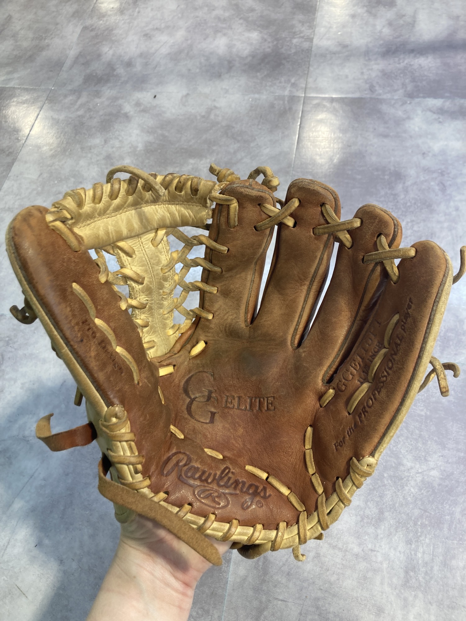Brown Used Rawlings Gold Glove Elite Right Hand Throw Baseball Glove 11.5" | SidelineSwap