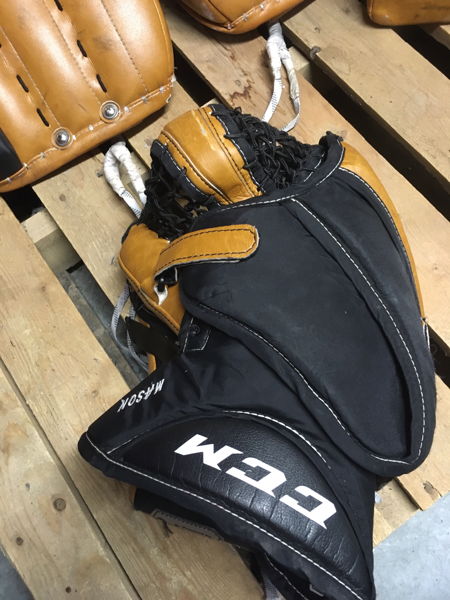 CCM Retro Flex 4 full right Pro | SidelineSwap