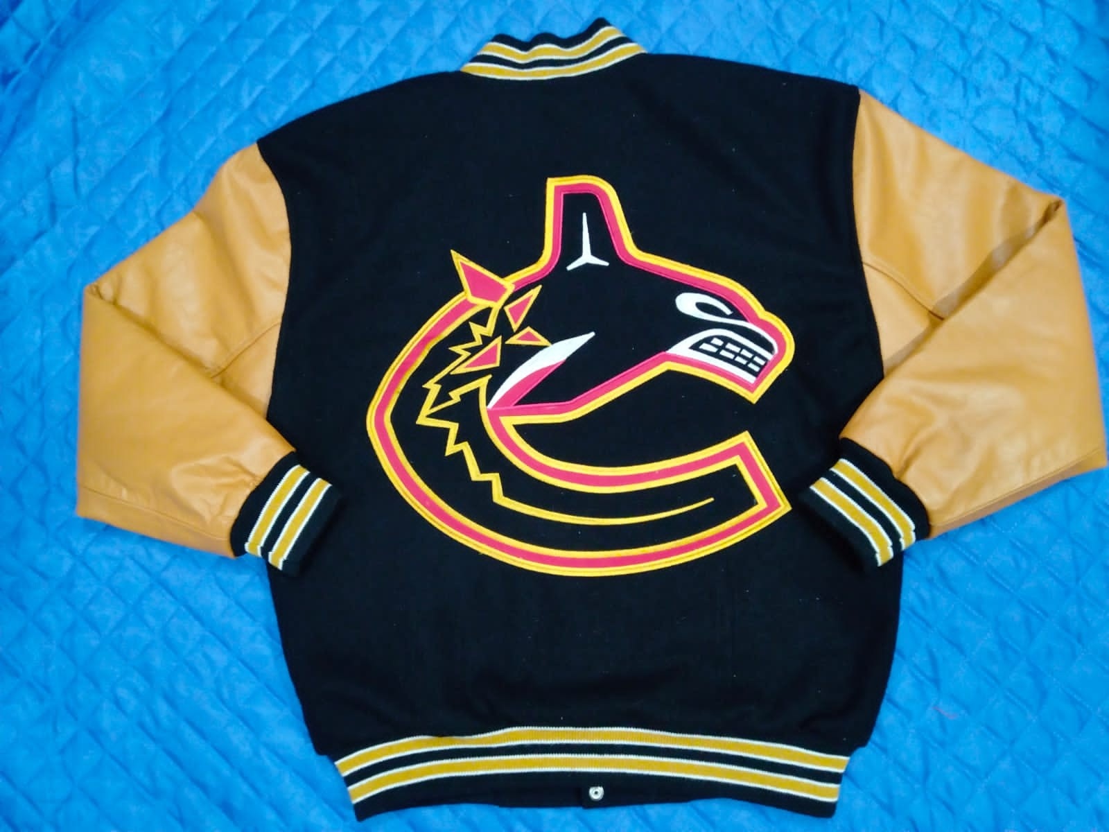NHL VANCOUVER CANUCKS VARSITY JACKET NEW WITH TAGS AND LEATHER SLEEVES ...