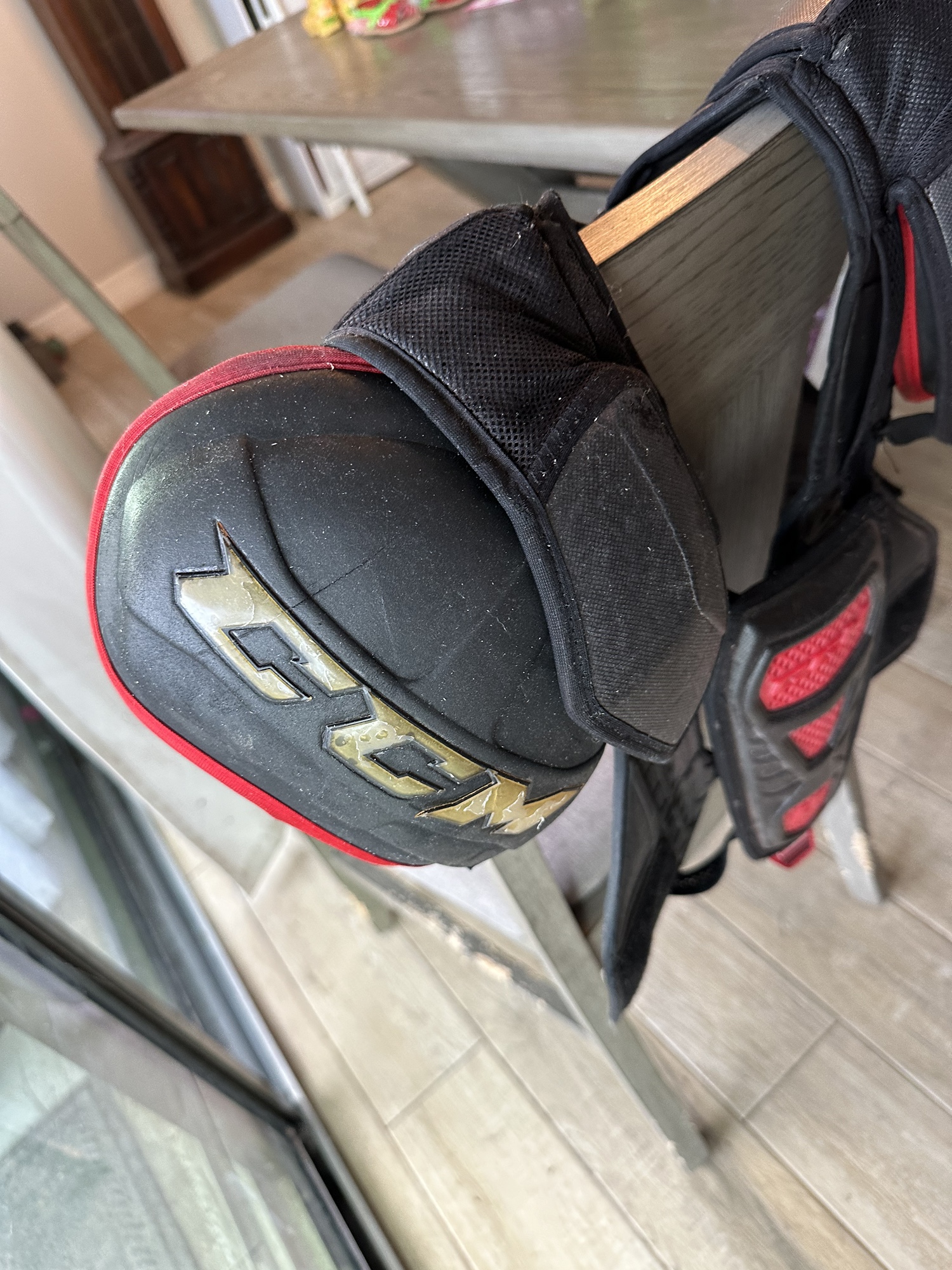 CCM U+ CL Crazy Light Pro Stock Shoulder Pads Senior Medium 7029 ...