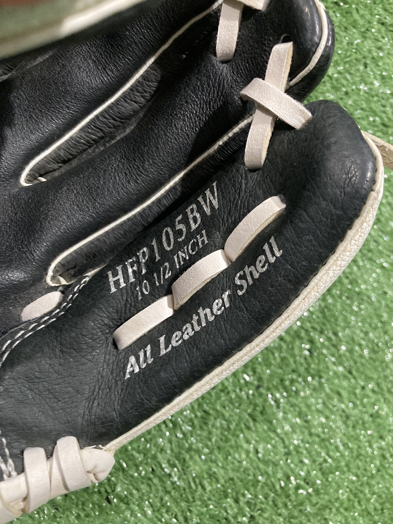 Black Used Rawlings Highlight Series Right Hand Throw Infield Baseball Glove 10.5" | SidelineSwap