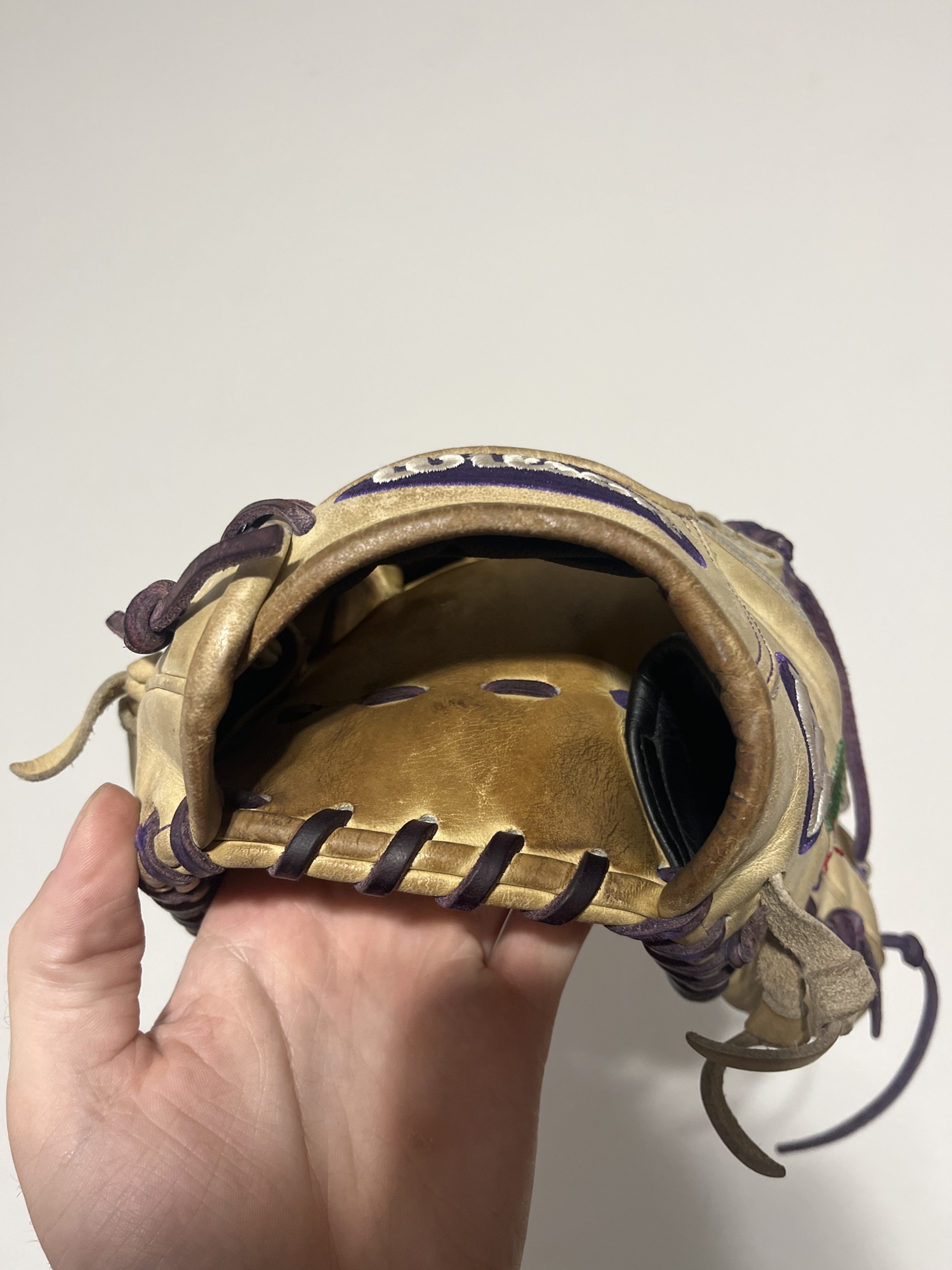 Wilson a2000 el3 11.75 baseball glove | SidelineSwap