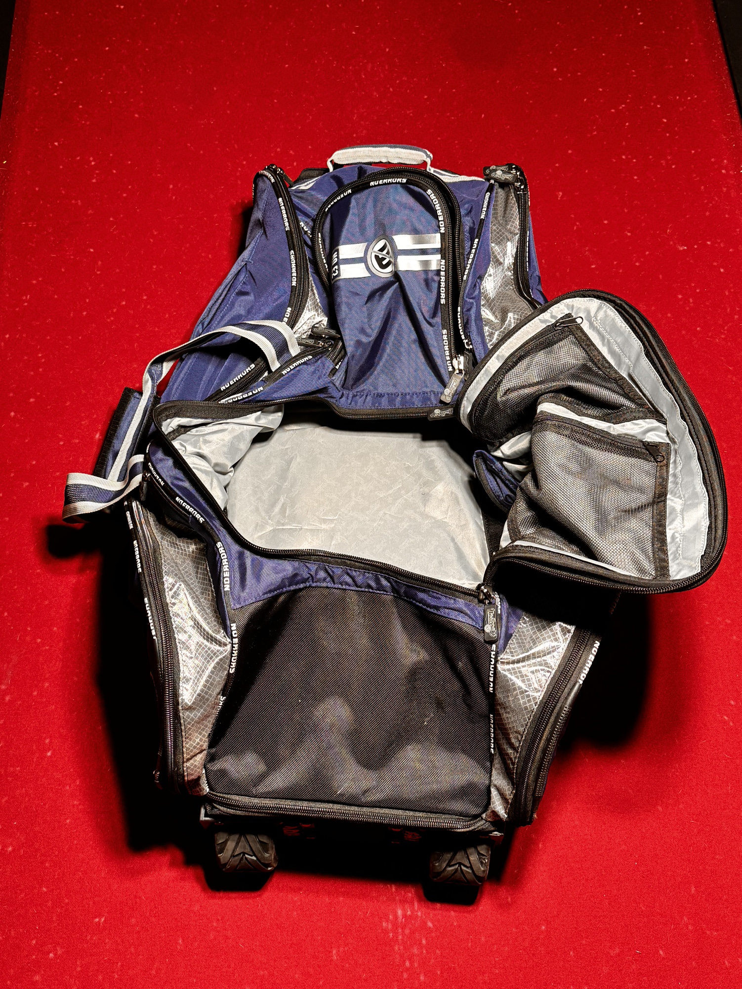 New No Errors (NO E2) Navy Blue Catchers Bag | SidelineSwap