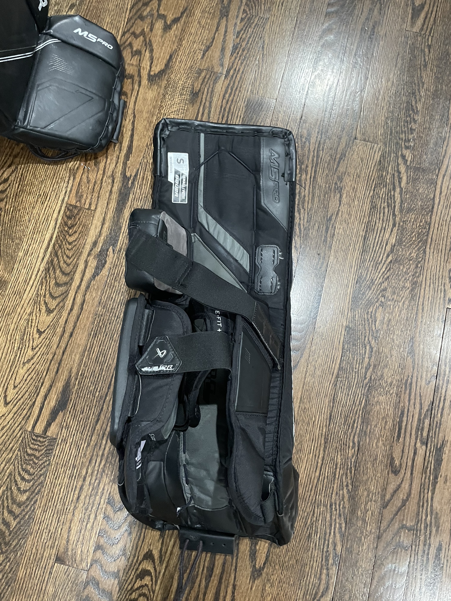 Bauer m5 pro goalie pads | SidelineSwap