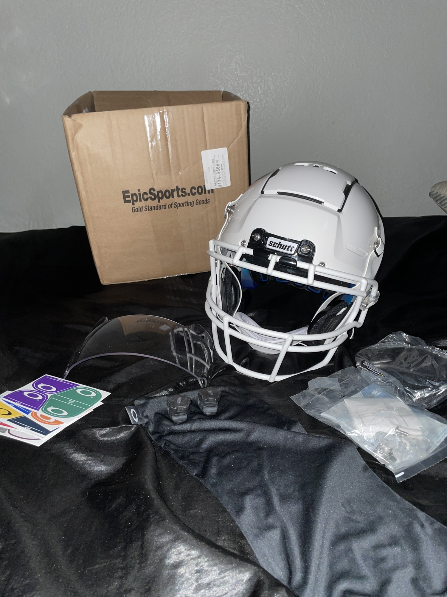 New Large Schutt F7 Helmet with Oakley clear visor | SidelineSwap