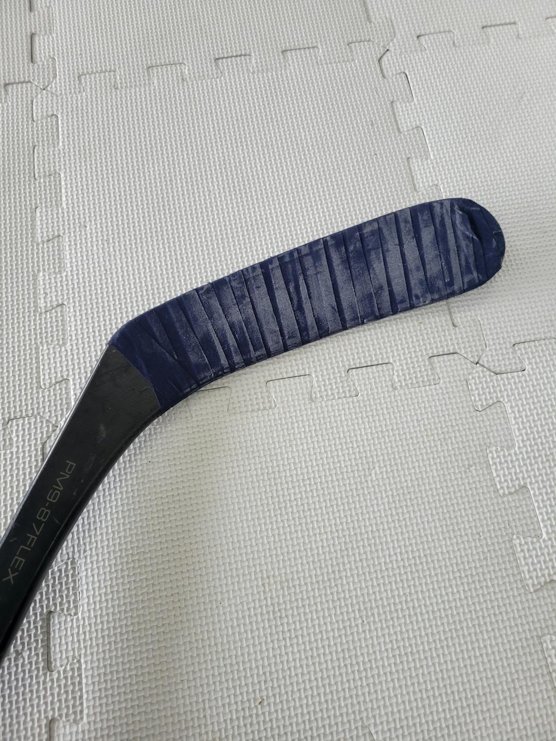 Used Bauer Nexus 600 87 Flex Pattern Pm9 Senior One Piece Sticks ...