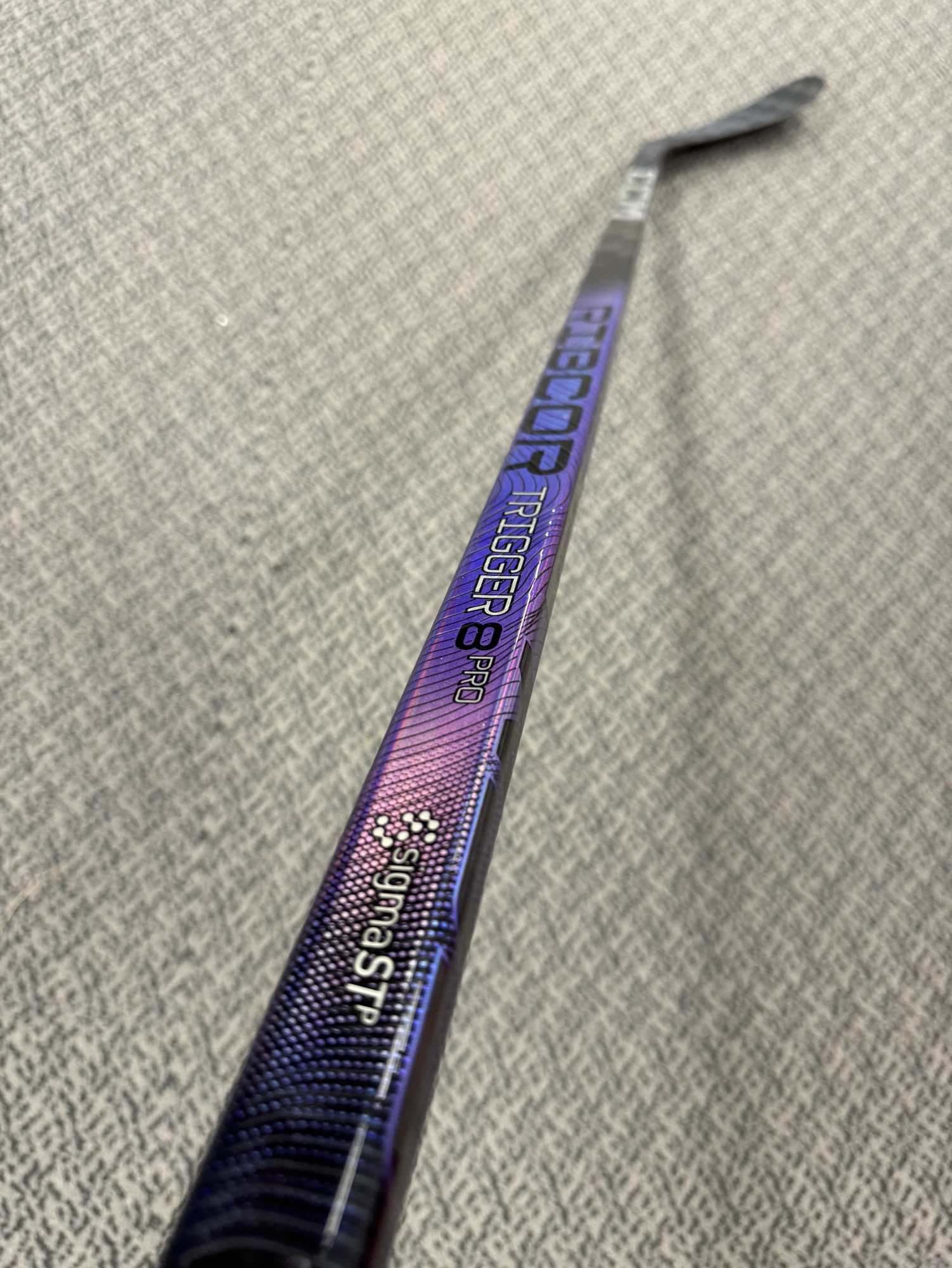 CCM Trigger 8 Pro 85 Flex P28 curve right hand stick | SidelineSwap