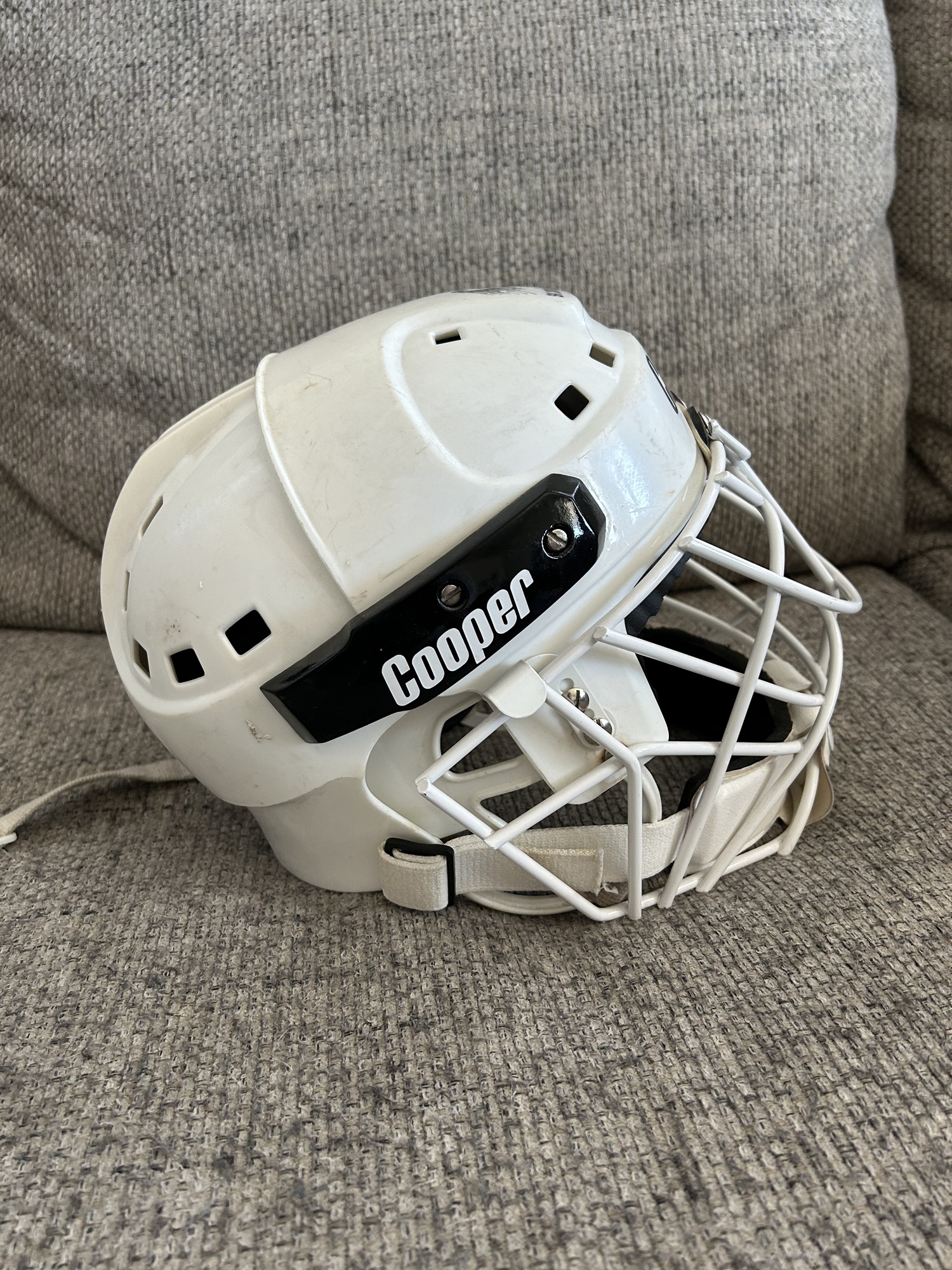 Cooper SK2000L Goalie Helmet | SidelineSwap