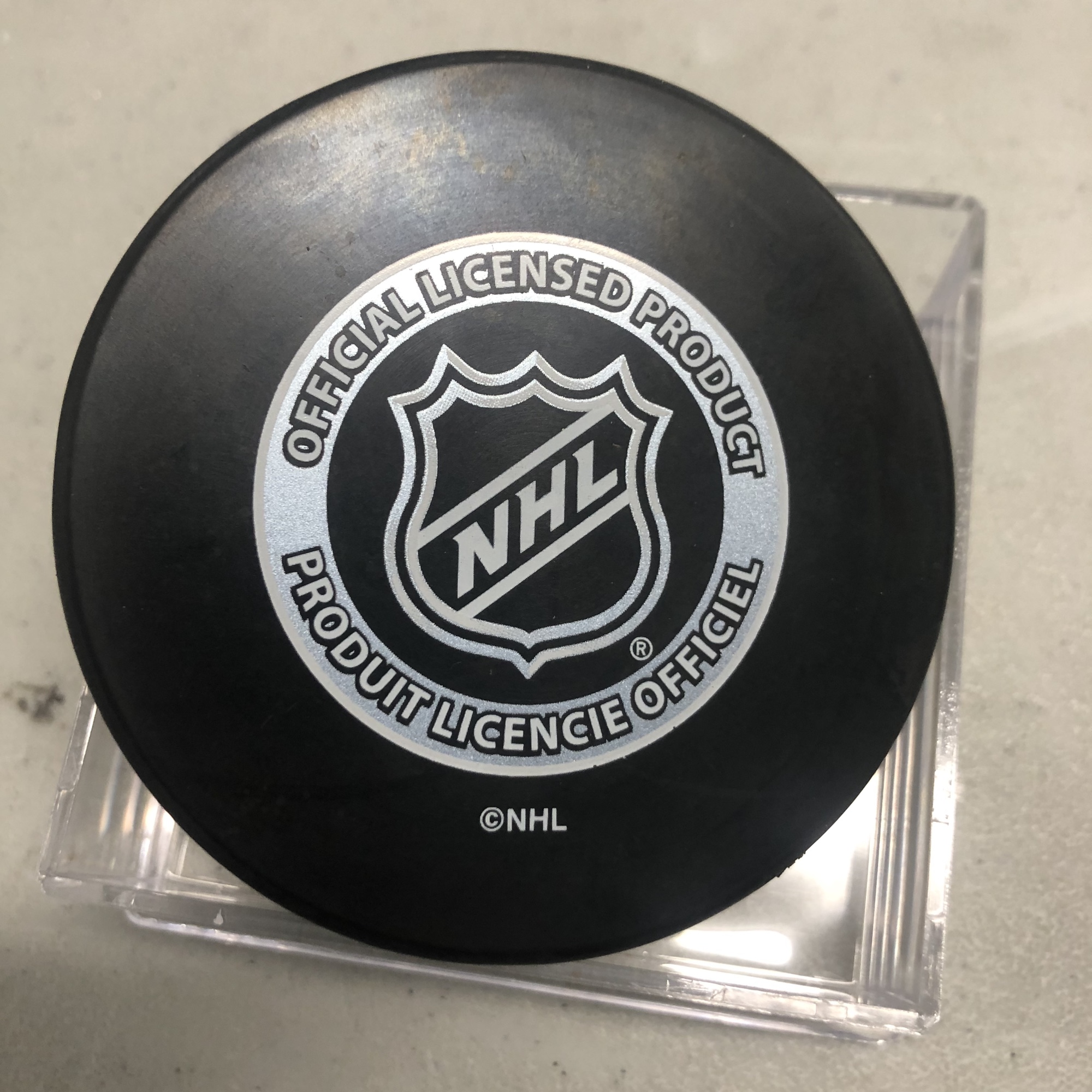 Dan Bylsma autographed puck (Penguins) | SidelineSwap