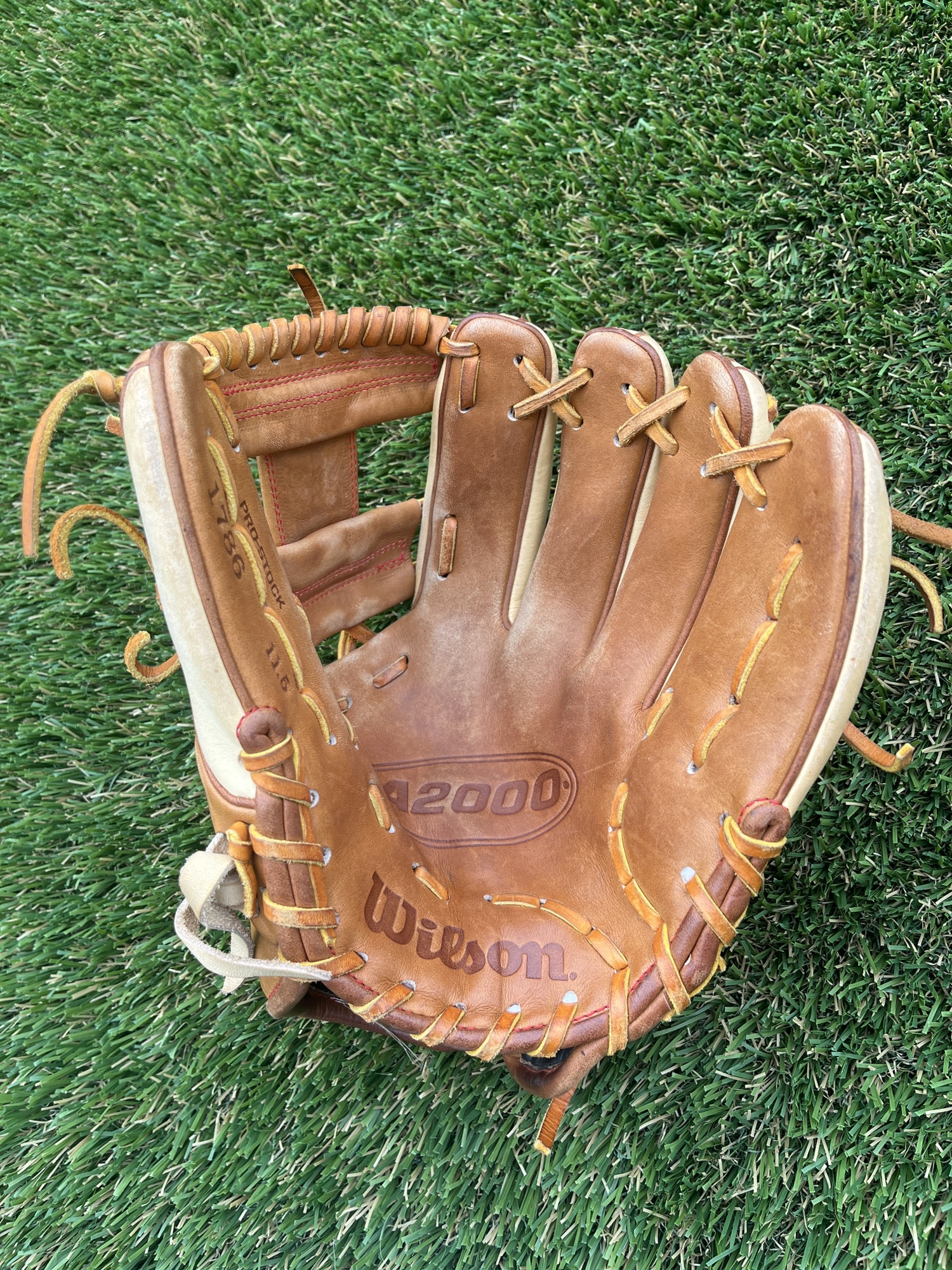 Used (Once)2022 Infield 11.5" A2000 Baseball Glove | SidelineSwap
