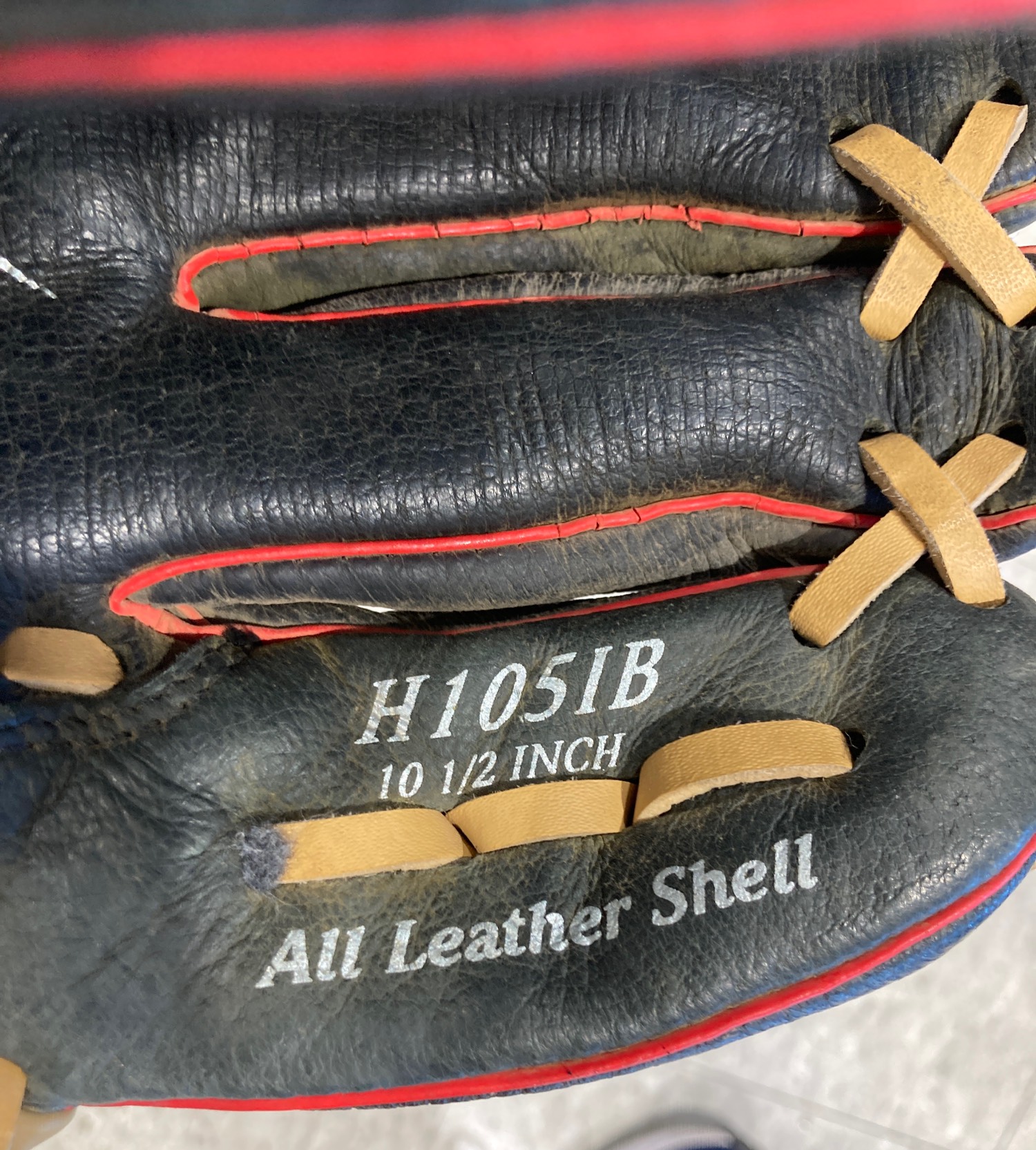 Black Used Rawlings Highlight Series Right Hand Throw Baseball Glove 10.5" | SidelineSwap