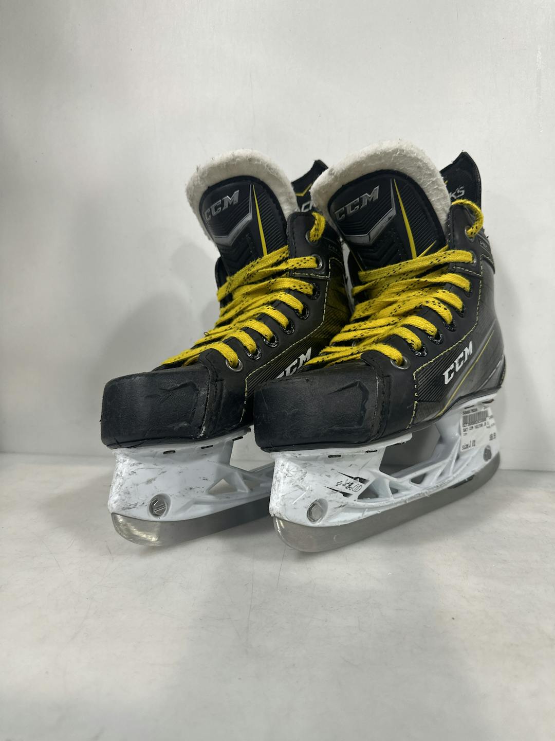 Used Ccm Vector Junior 01 Ice Hockey Skates | SidelineSwap