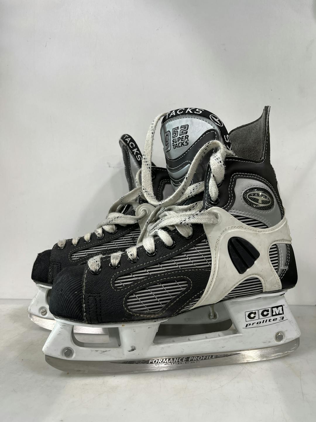 Used Ccm 952 Super Tacks Senior 7.5 Ice Hockey Skates | SidelineSwap