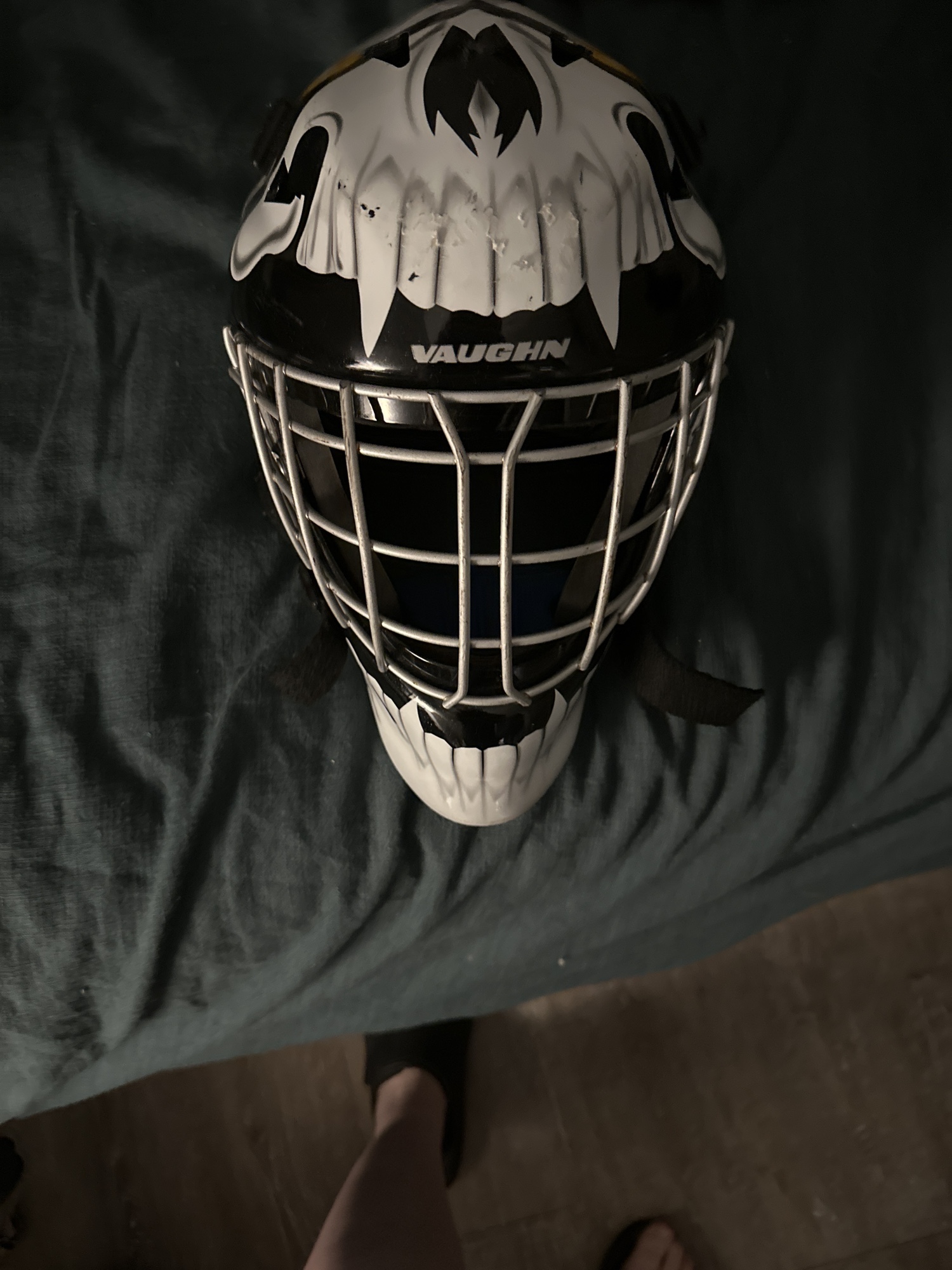 Vaughn VM7400 Jr. Goalie Mask - Skull | SidelineSwap