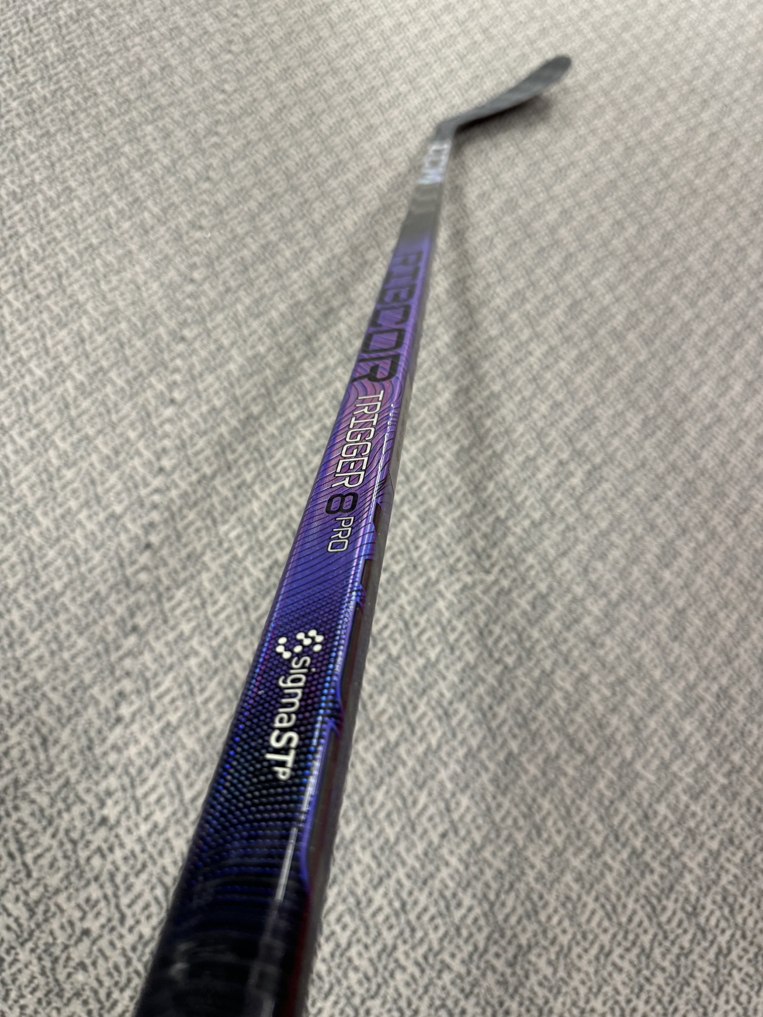 CCM Trigger 8 Pro 85 flex P28 curve right hand stick | SidelineSwap