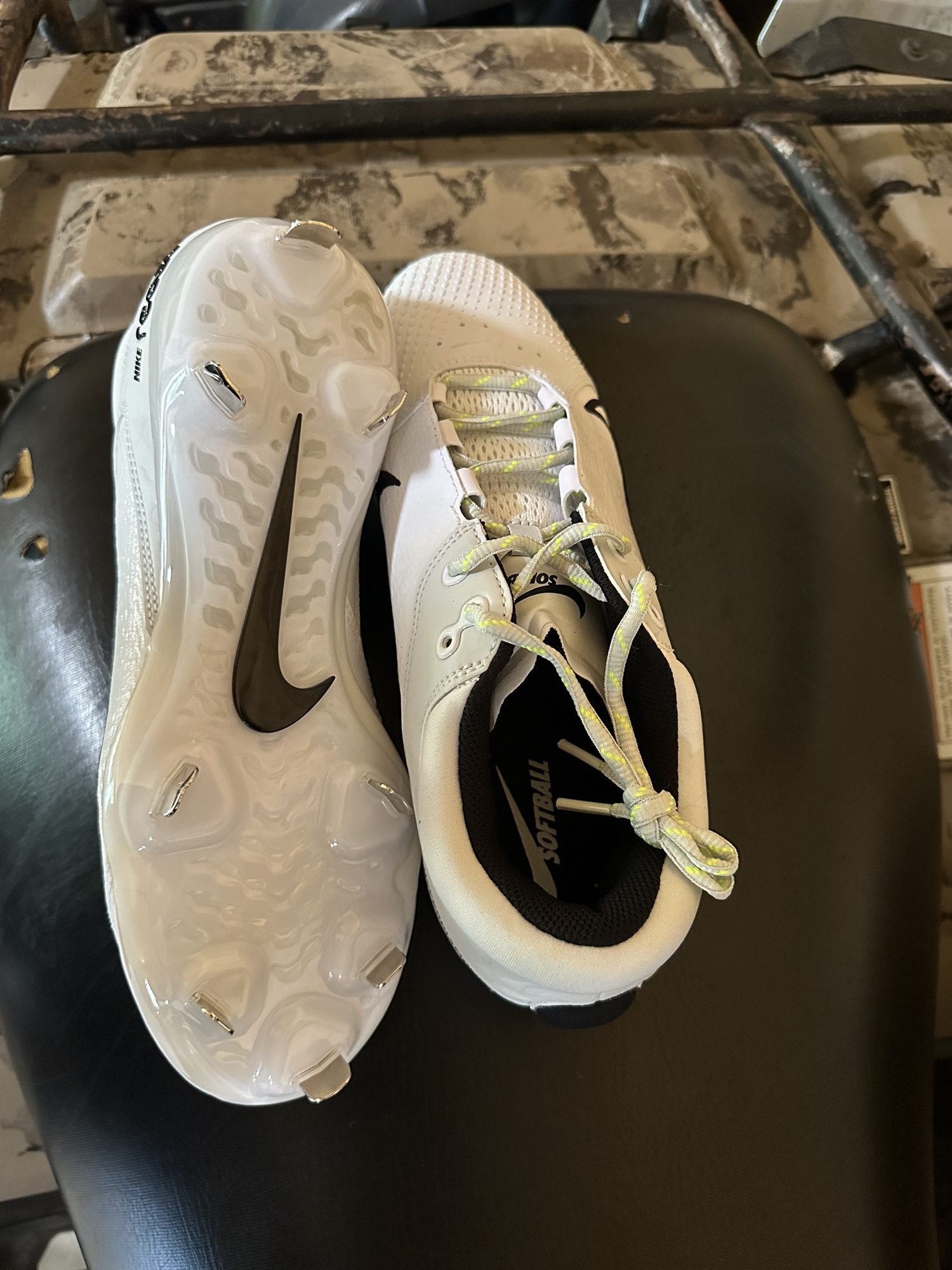 Women's Nike Hyperdiamond 4 Elite Metal Softball Cleats | SidelineSwap