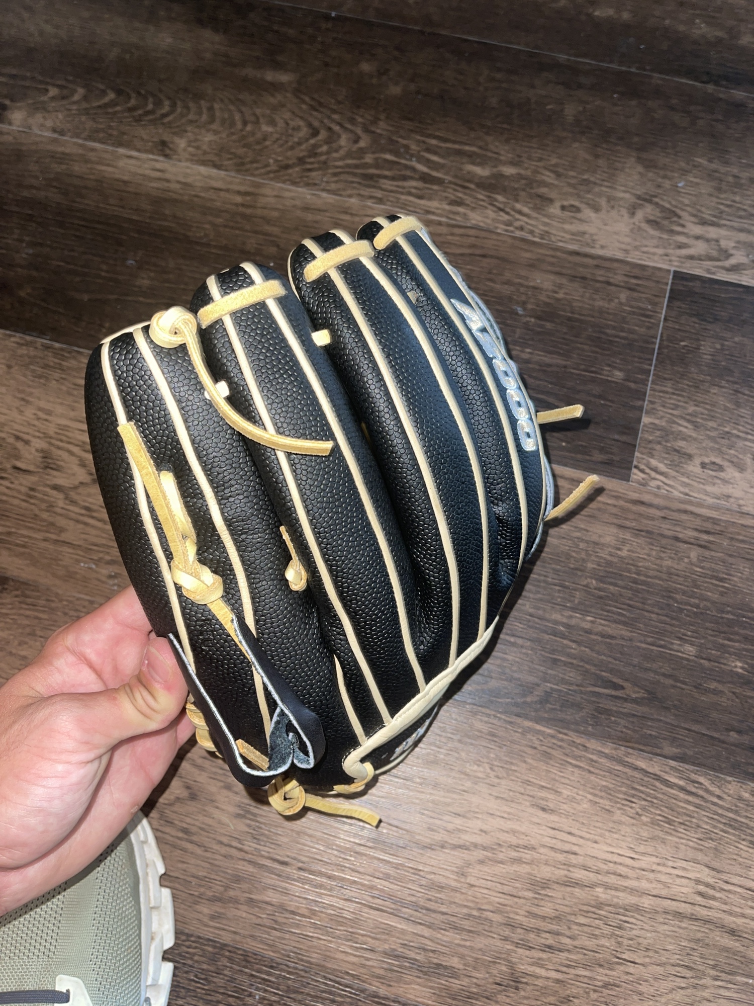 New Pitcher's 12" A2000 Baseball Glove | SidelineSwap