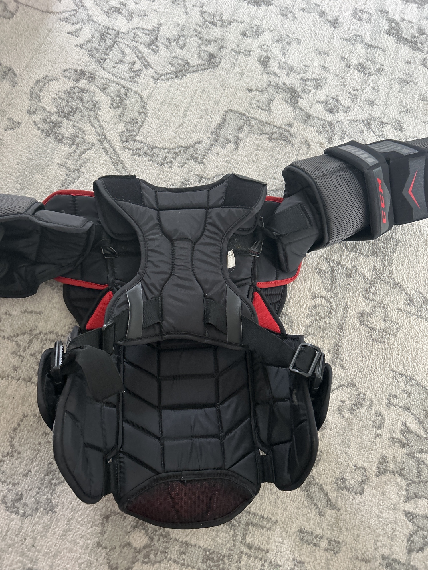 Used Small / Medium CCM Extreme Flex E2.5 Goalie Chest Protector ...