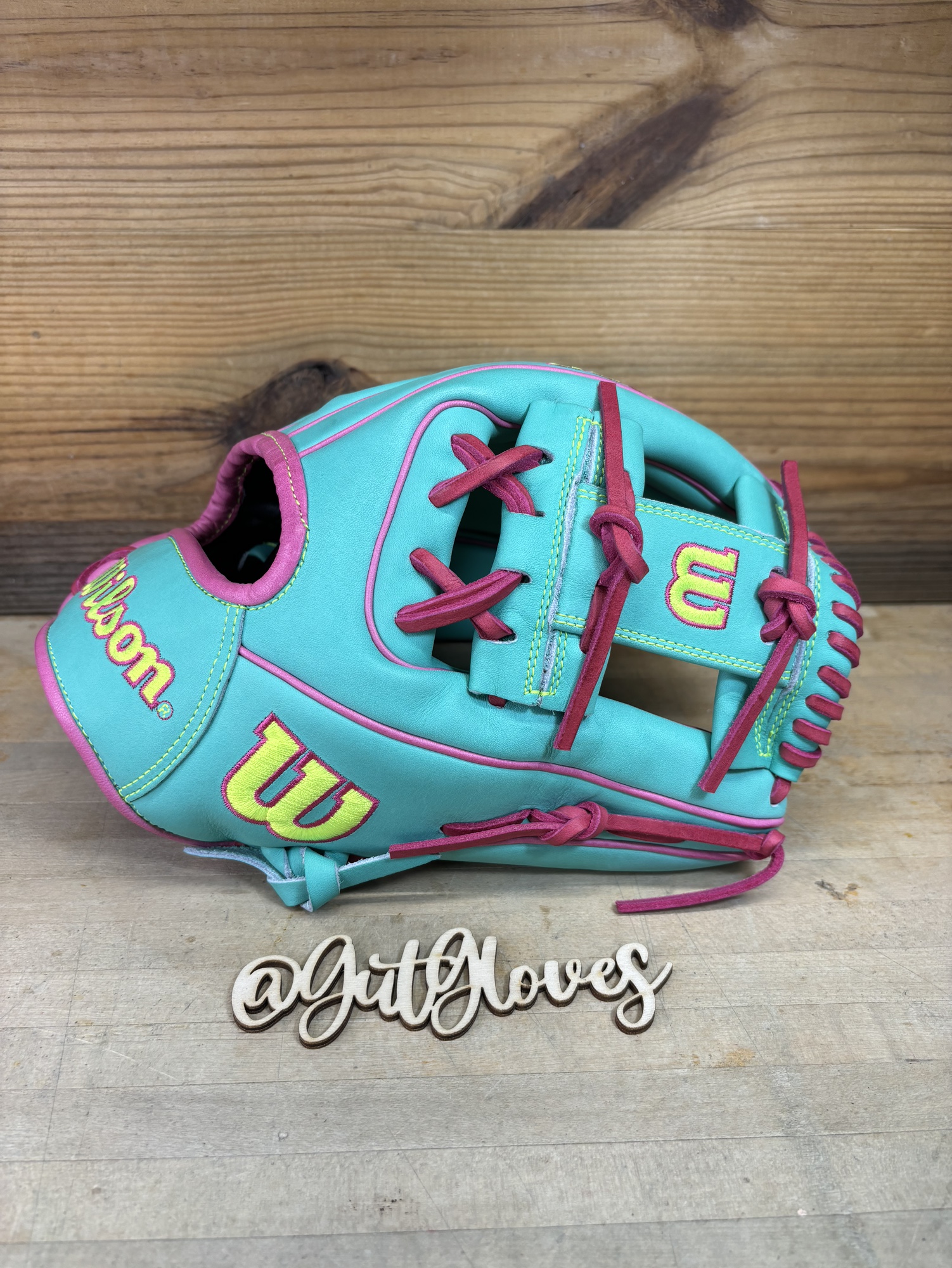 Wilson A2000 11.75” 1975 Exclusive | SidelineSwap