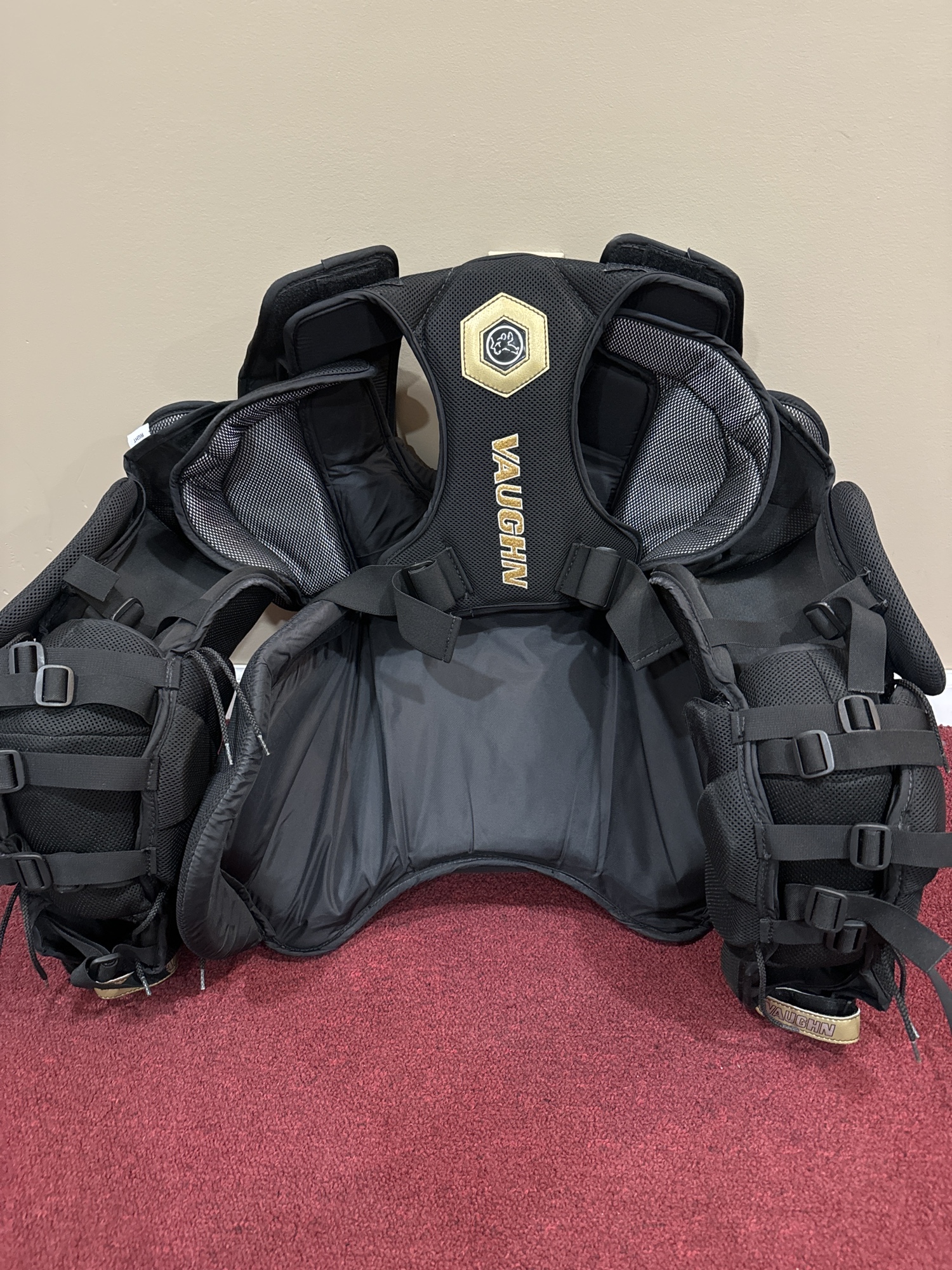 Vaughn V9 Pro Carbon Goalie Chest Protector Size Xl Item#WMV9 ...