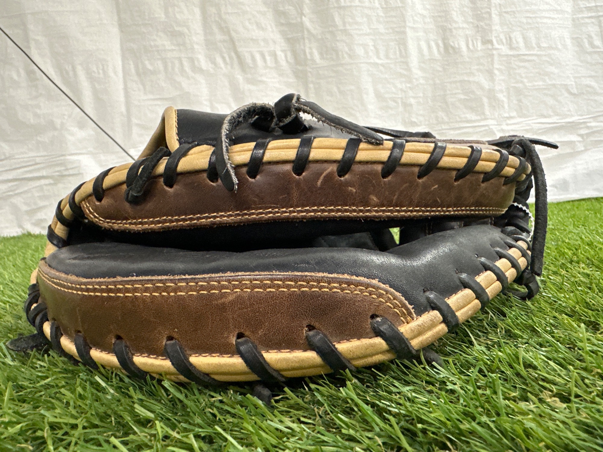 Black Used Rawlings Heart of the Hide Right Hand Throw Catcher's Baseball Glove 33" | SidelineSwap