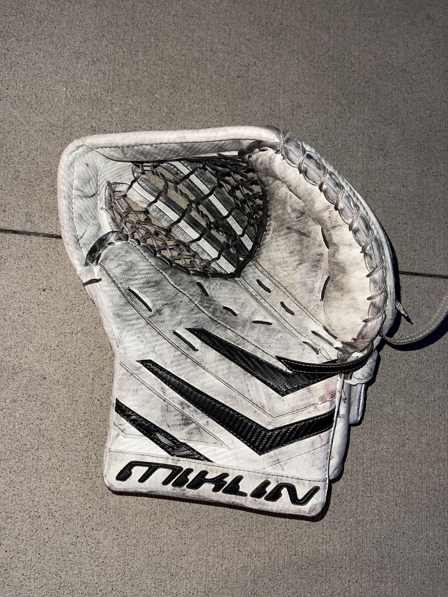 Hockey goalie Gloves Miklin | SidelineSwap