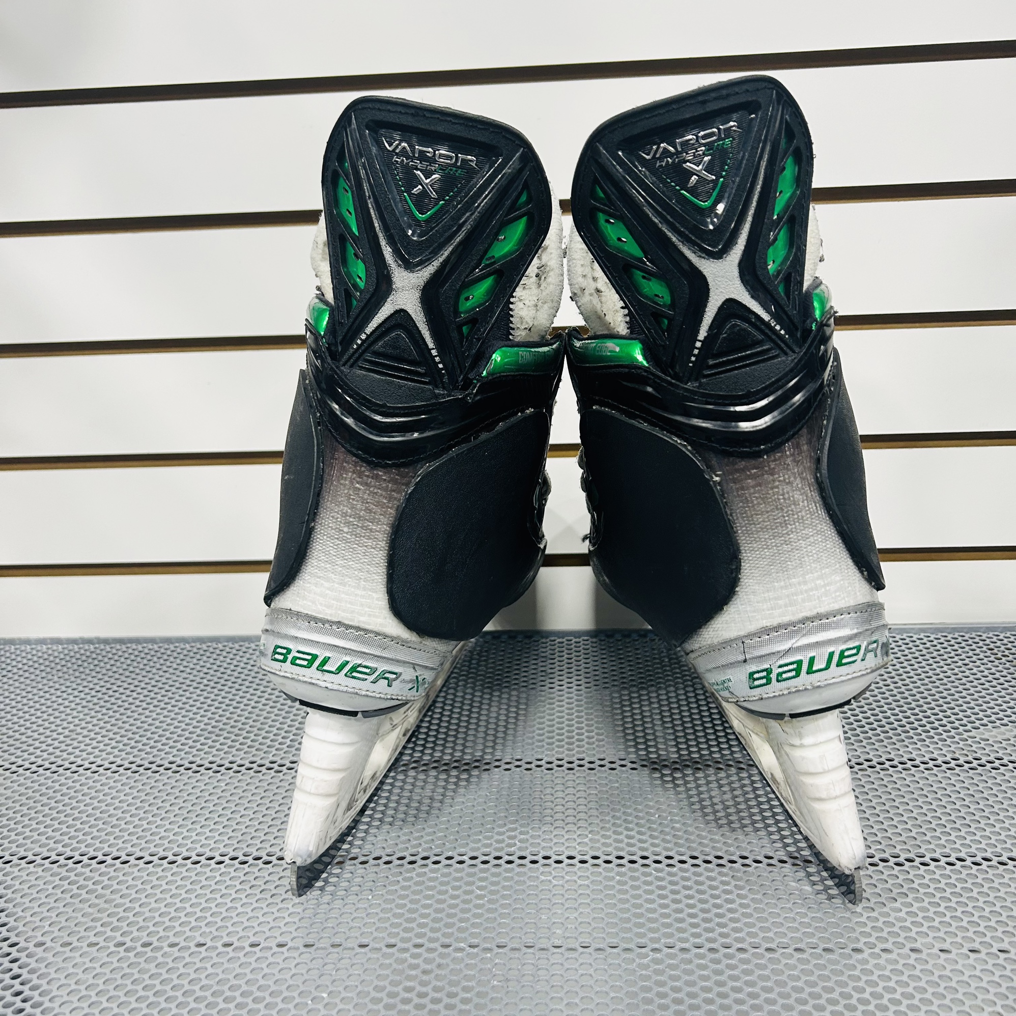Used Bauer Custom Hyperlite Skates | SidelineSwap