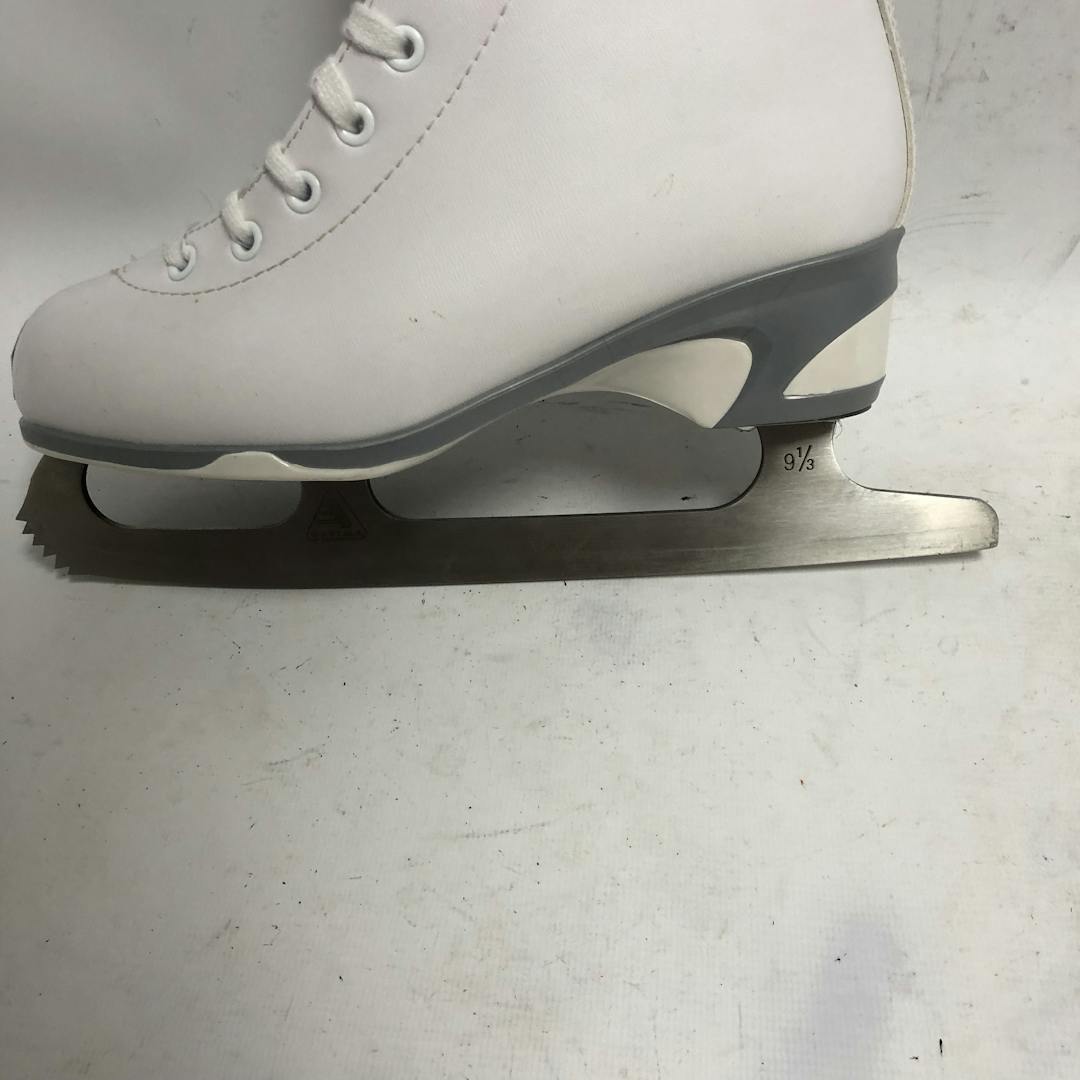 Used Jackson Soft Skate Junior 05 Soft Boot Skates | SidelineSwap