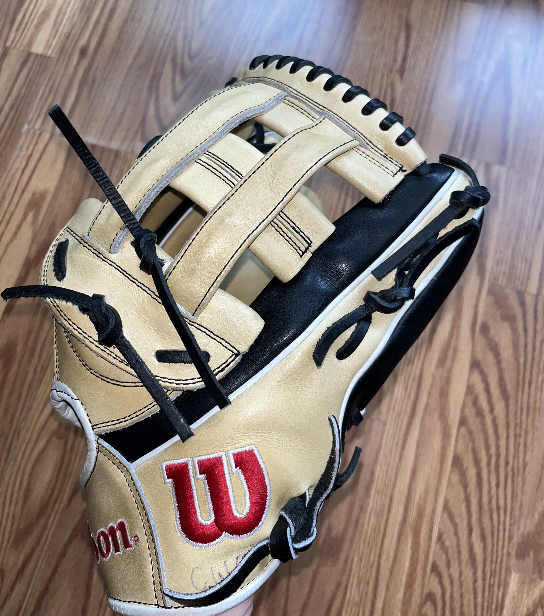 Used Outfield 12.5" A2000 Baseball Glove | SidelineSwap
