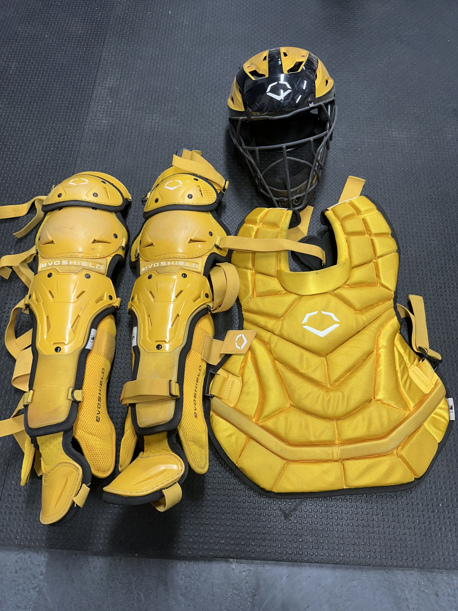 EvoShield Adult Size catchers gear | SidelineSwap
