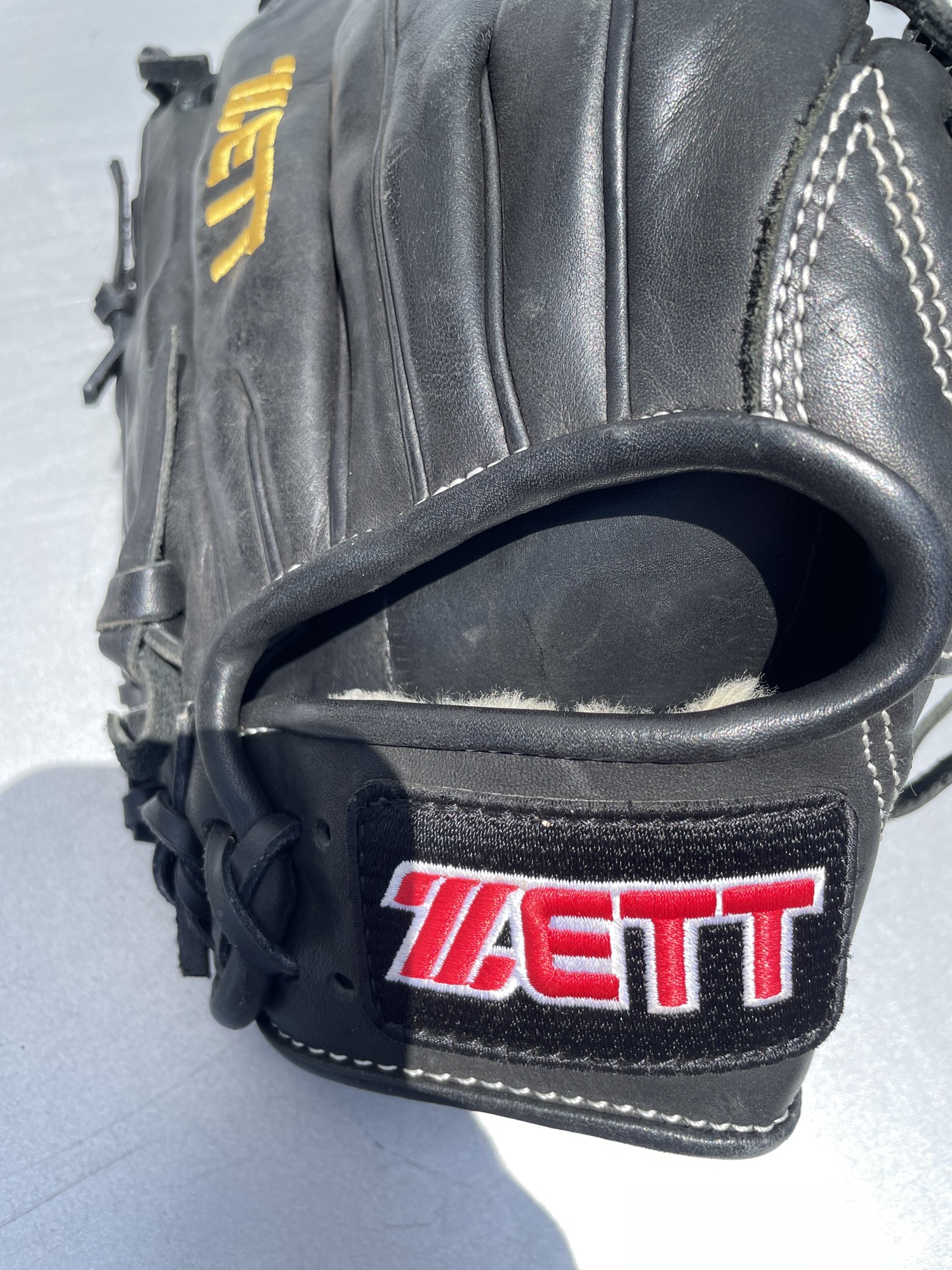 Black Used Kid Pitch (9YO-13YO) Zett Right Hand Throw Outfield Baseball Glove 11.5" | SidelineSwap