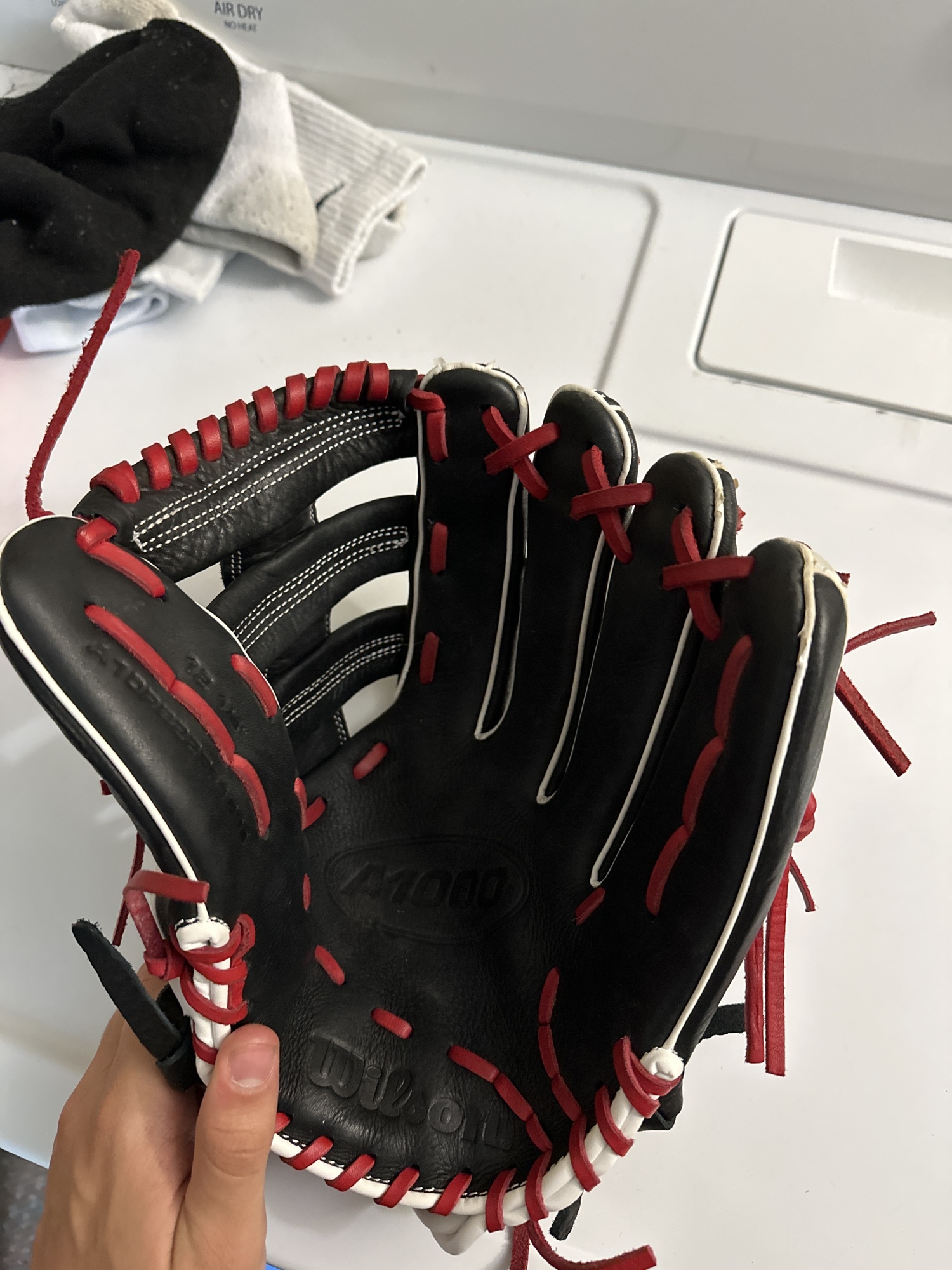 Wilson A1000 12.25 IN (Like new condition) | SidelineSwap
