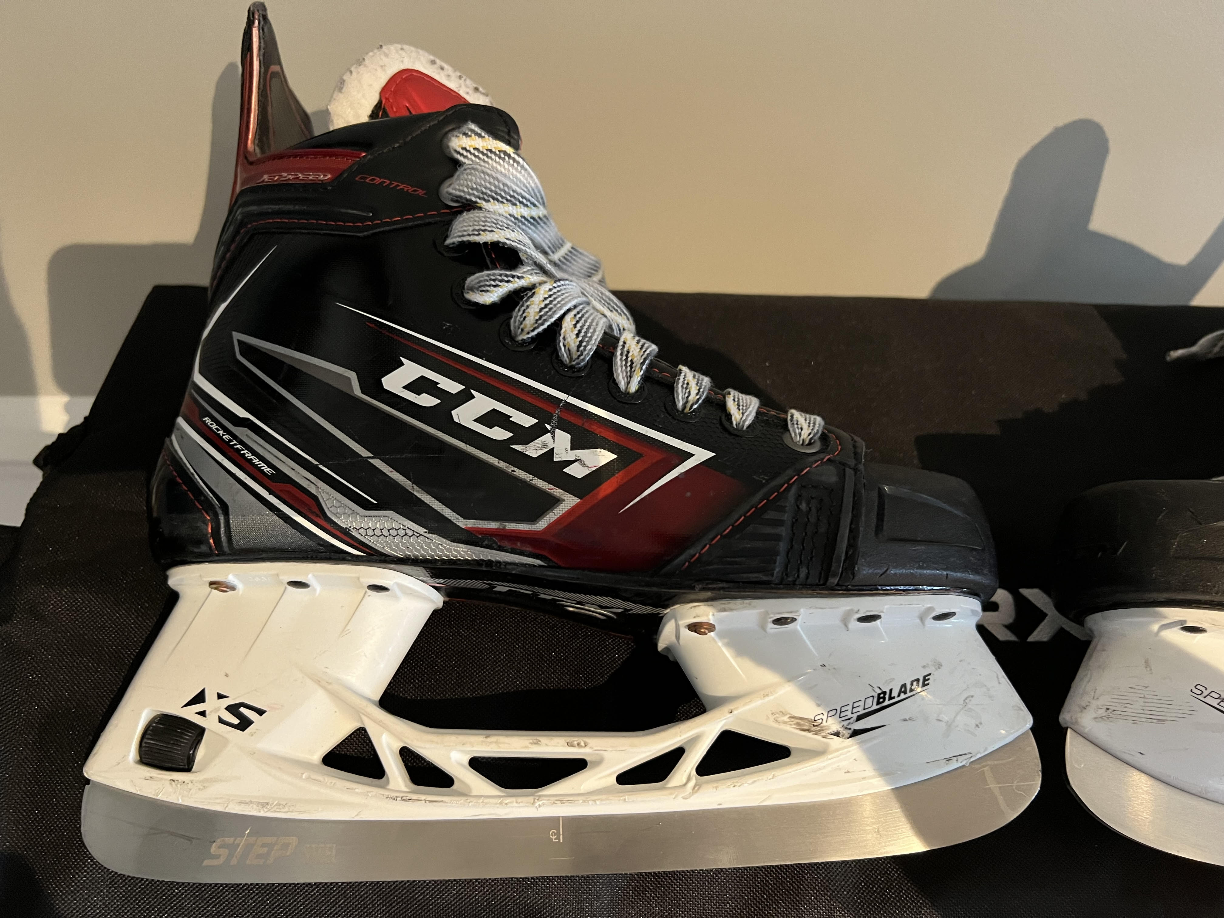 Used Senior CCM JetSpeed Control Hockey Skates Regular Width 7 ...