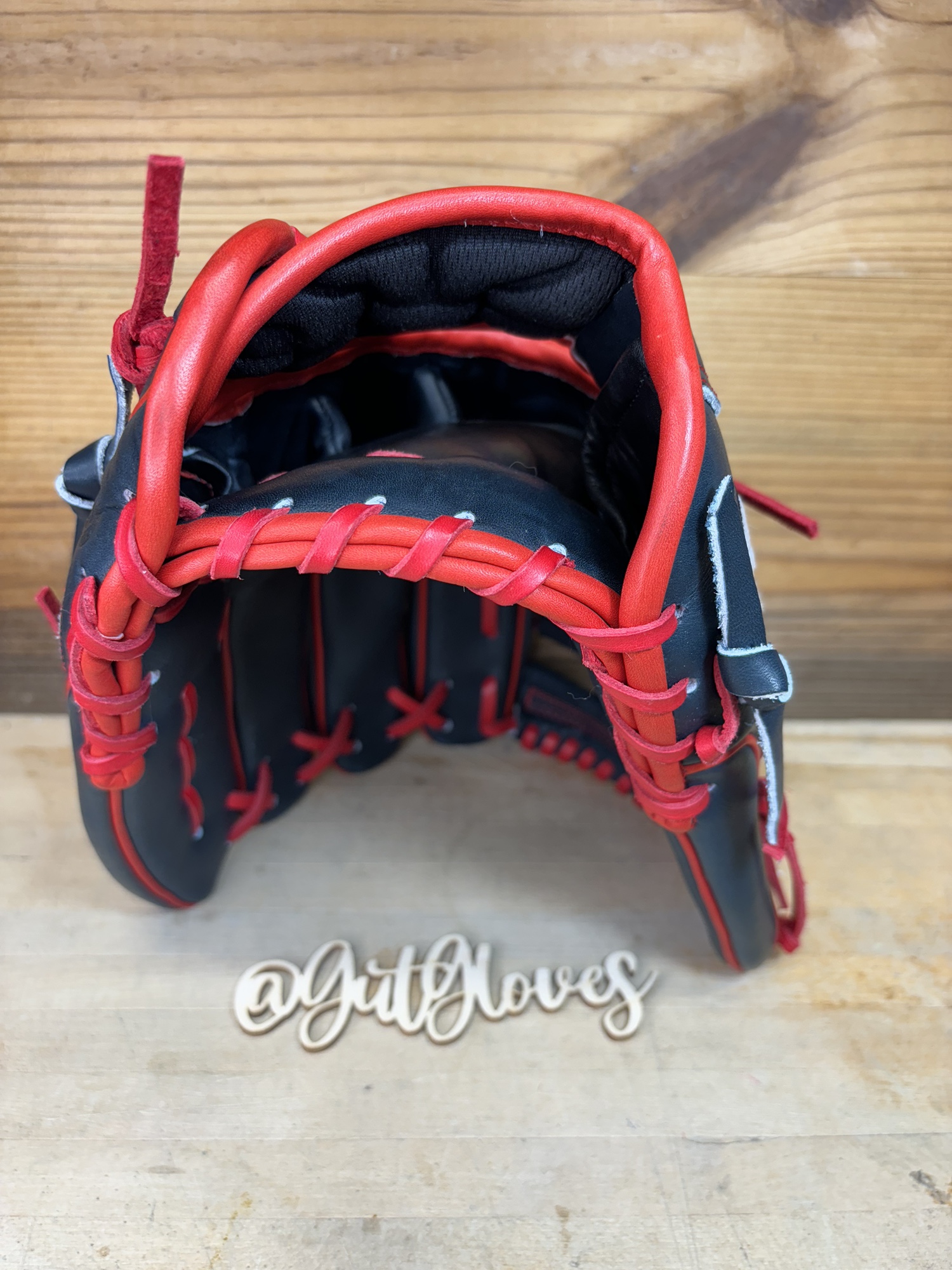 Wilson 11.5" A2000 G4 - 2018 Glove Of The Month | SidelineSwap